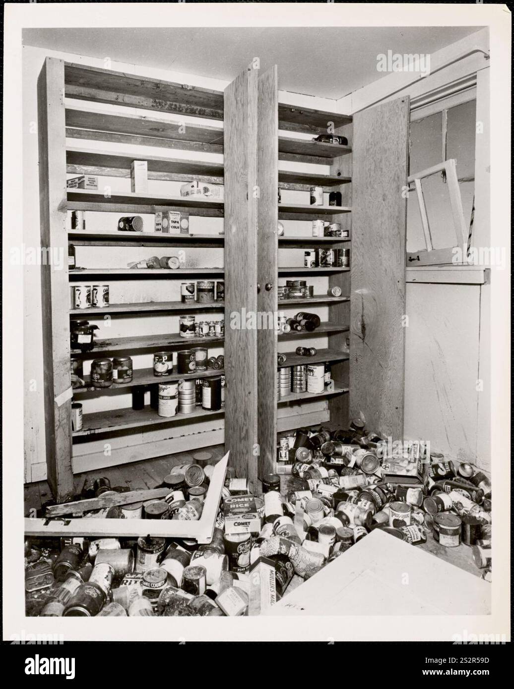 Food after blast, Welfare photos of Operation Cue Atomic Explosion, May ...