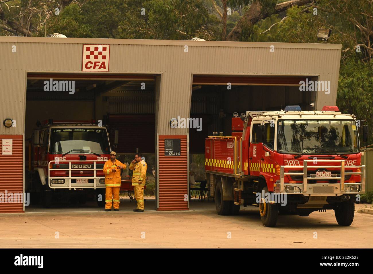 Xxxx Xxxx, Australia. 22nd Dec, 2024. CFA personnel are seen at the ...