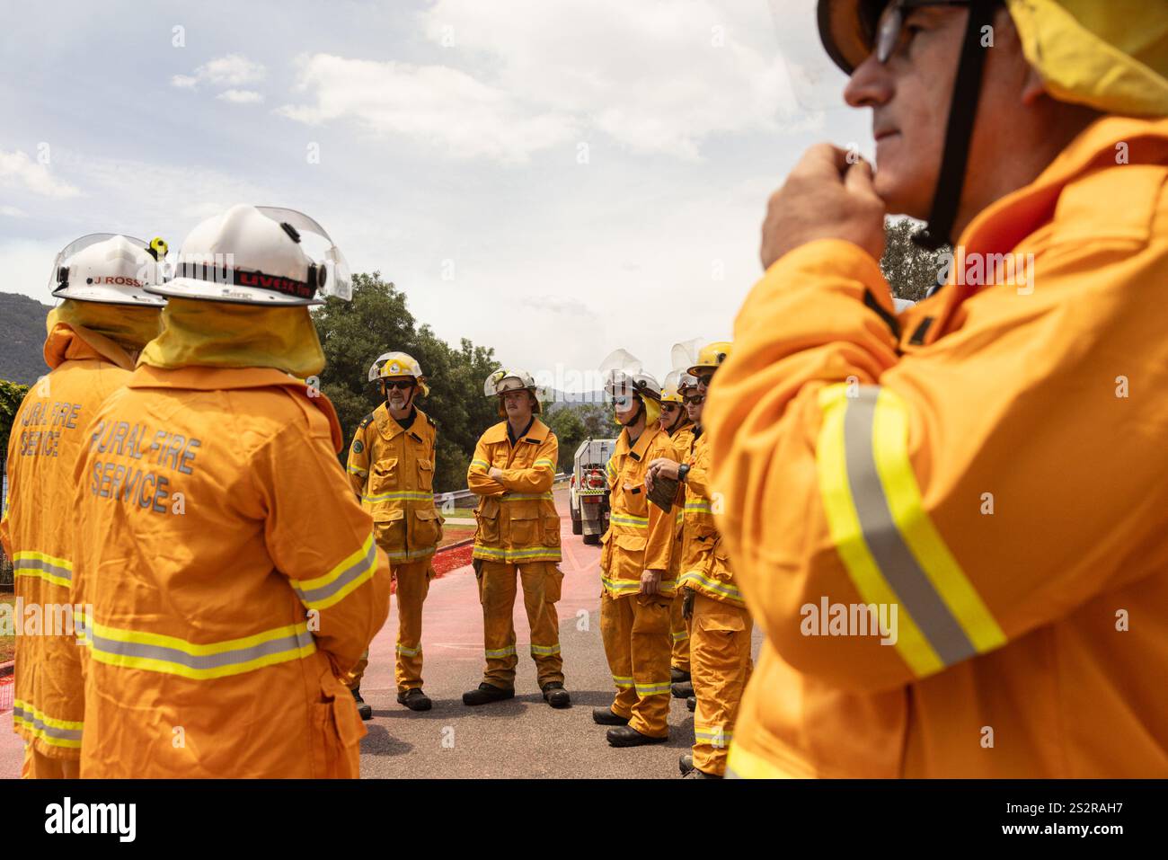 Melbourne, Australia. 27th Dec, 2024. Fire crews battle Bushfires at ...