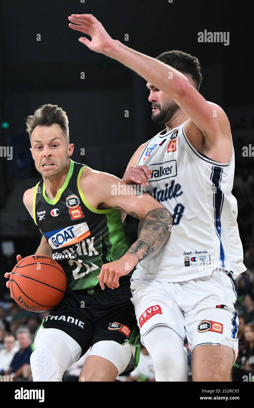 Melbourne, Australia. 21st Dec, 2024. Nathan Sobey of the Phoenix (left ...