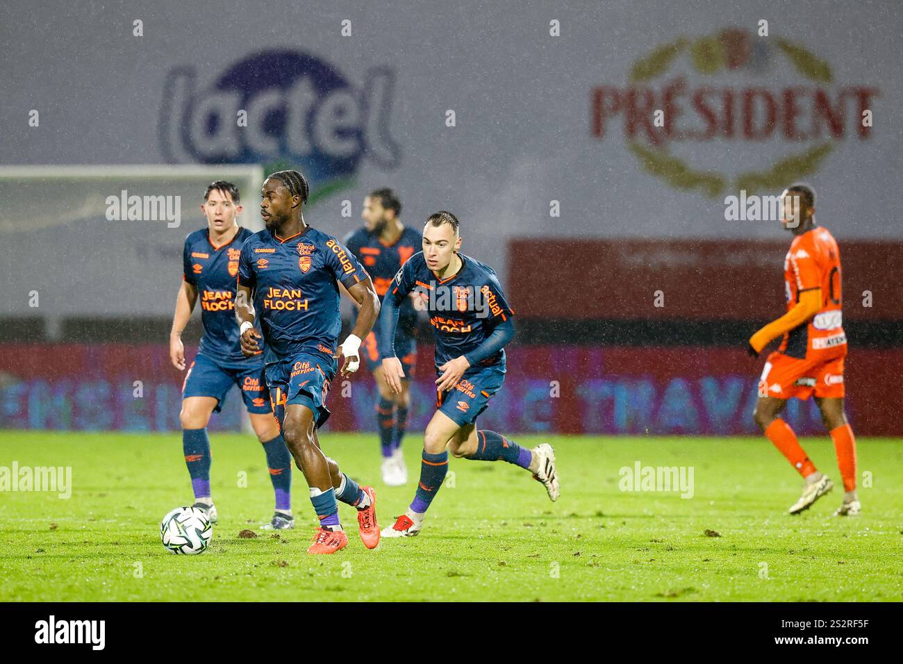 10 Pablo PAGIS (fcl) - 44 Darlin YONGWA (fcl) during the Ligue 2 BKT ...