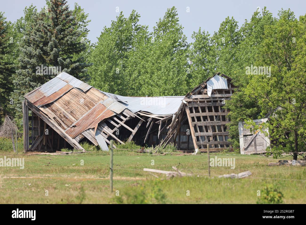 abandoned farm building garage shed collapsing Stock Photo - Alamy