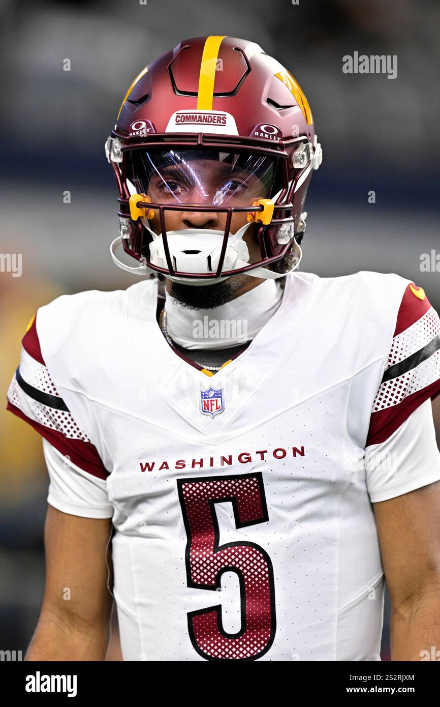 Washington Commanders quarterback Jayden Daniels (5) warms up before an ...