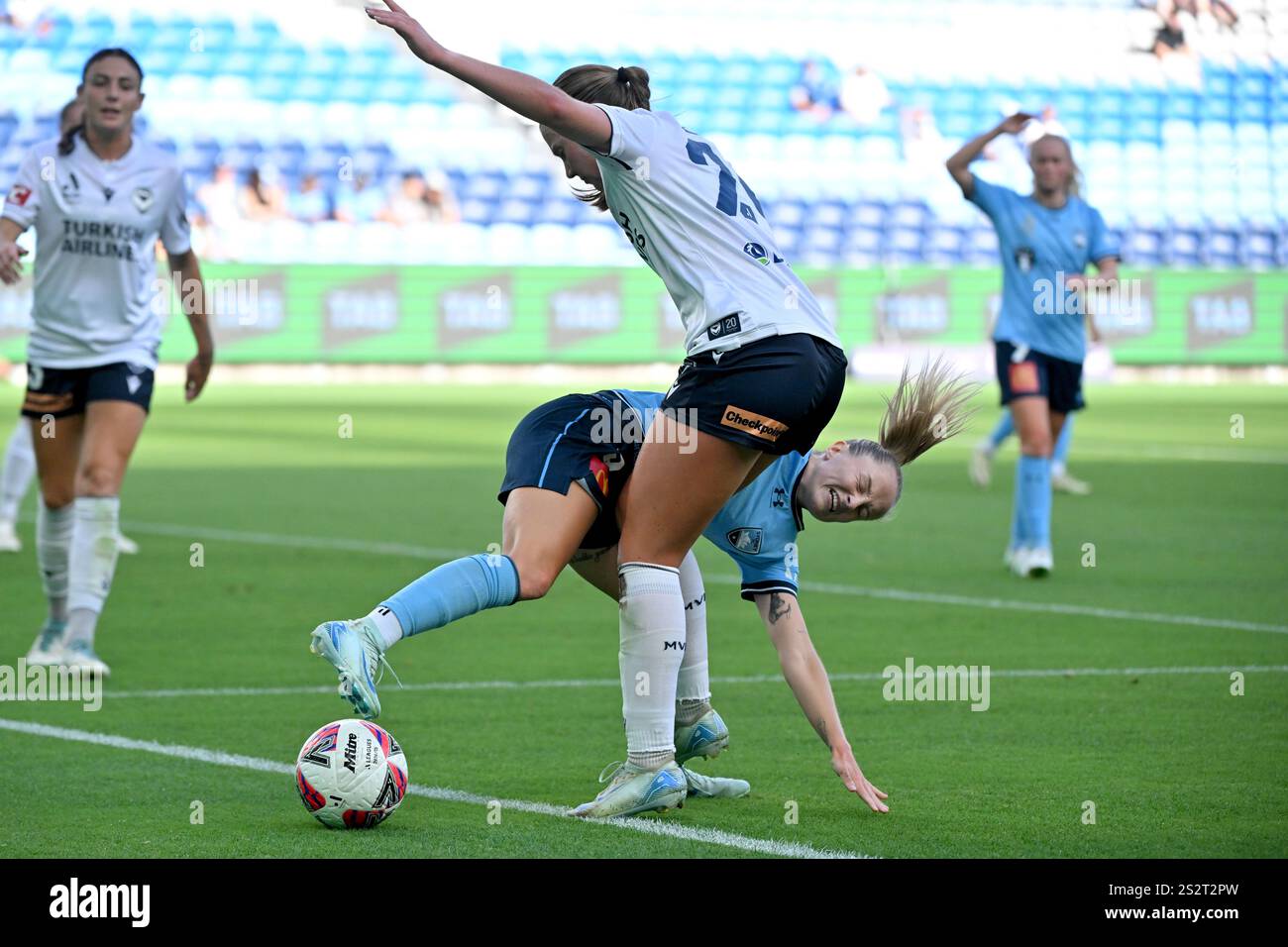 Melbourne Victory Laura Pickett and Sydney FC Faye Bryson in action ...