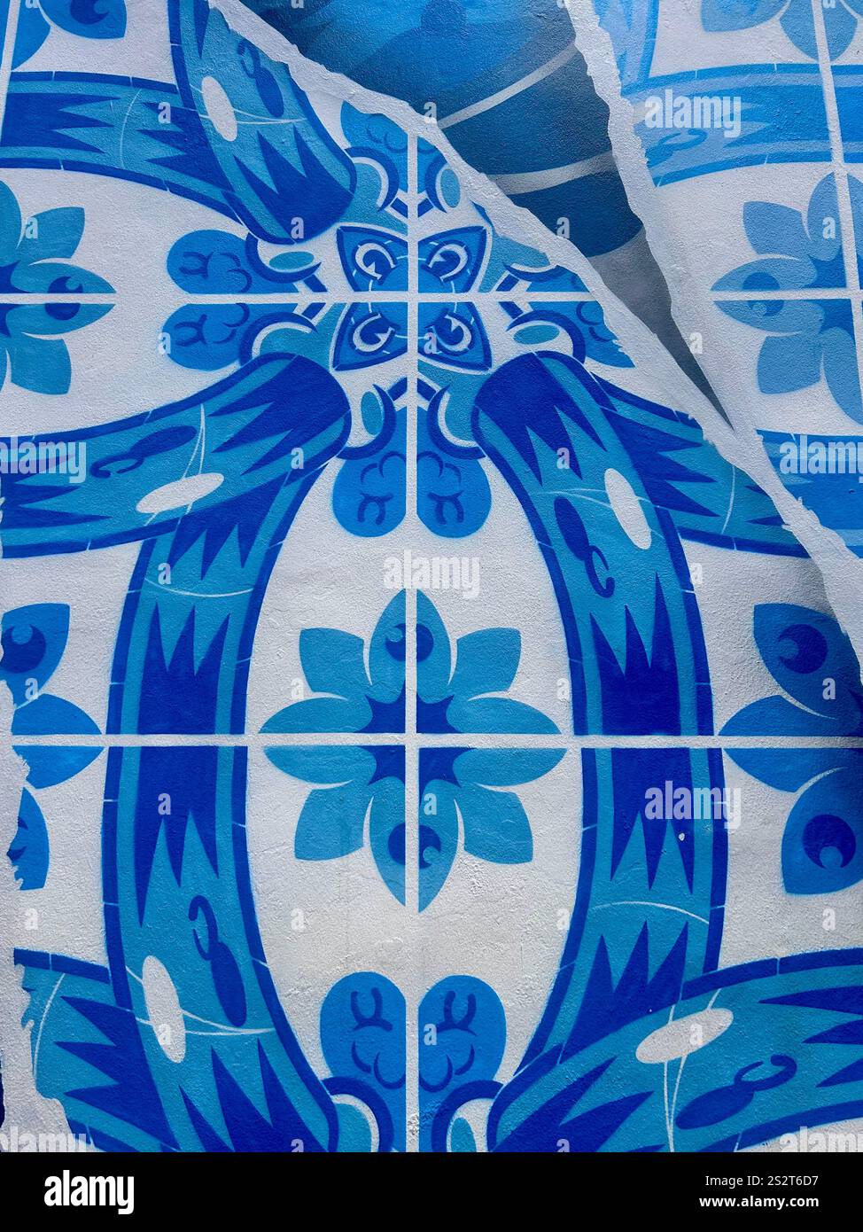 Mural of blue tiles hi-res stock photography and images - Alamy