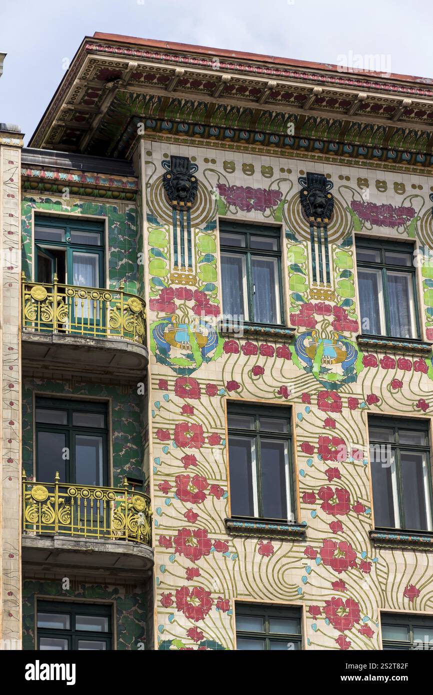 The Viennese row houses on Vienna's Naschmarkt. Architecture by Otto ...