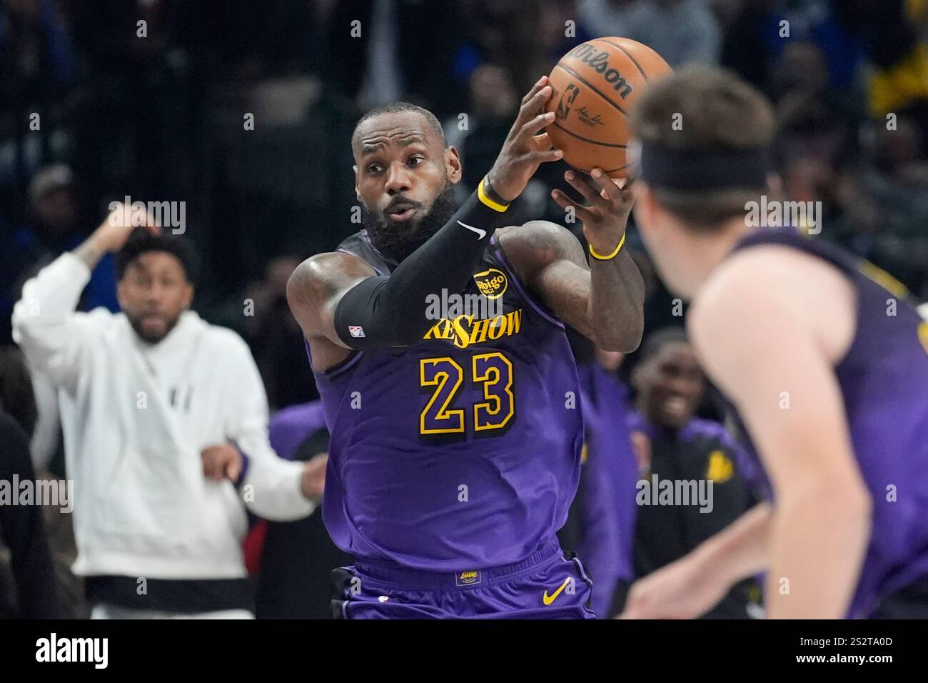 Los Angeles Lakers forward LeBron James (23) grabs a loose ball during ...