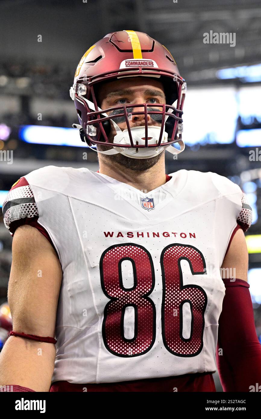 Washington Commanders tight end Zach Ertz (86) waits to take the field ...