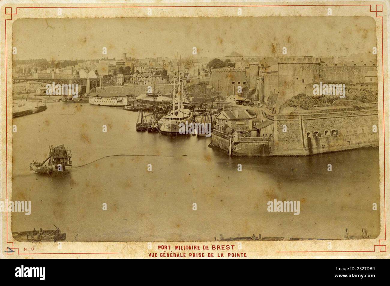 02 01 Port militaire de Brest Vue générale prise de la pointe Stock ...