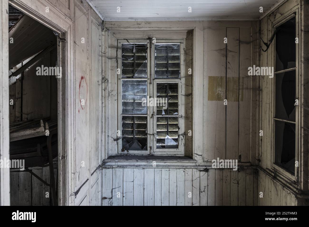 Impressions in front of the conversion of the simple neoclassical house ...