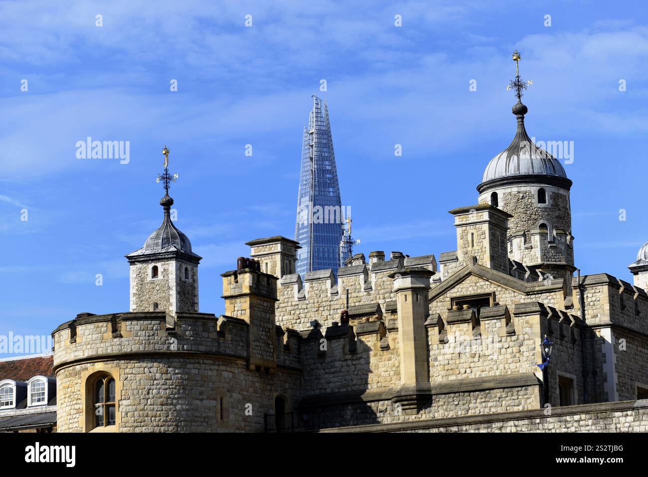 The Tower of London, Waterloo Barracks with Crown Jewels, UNESCO World ...