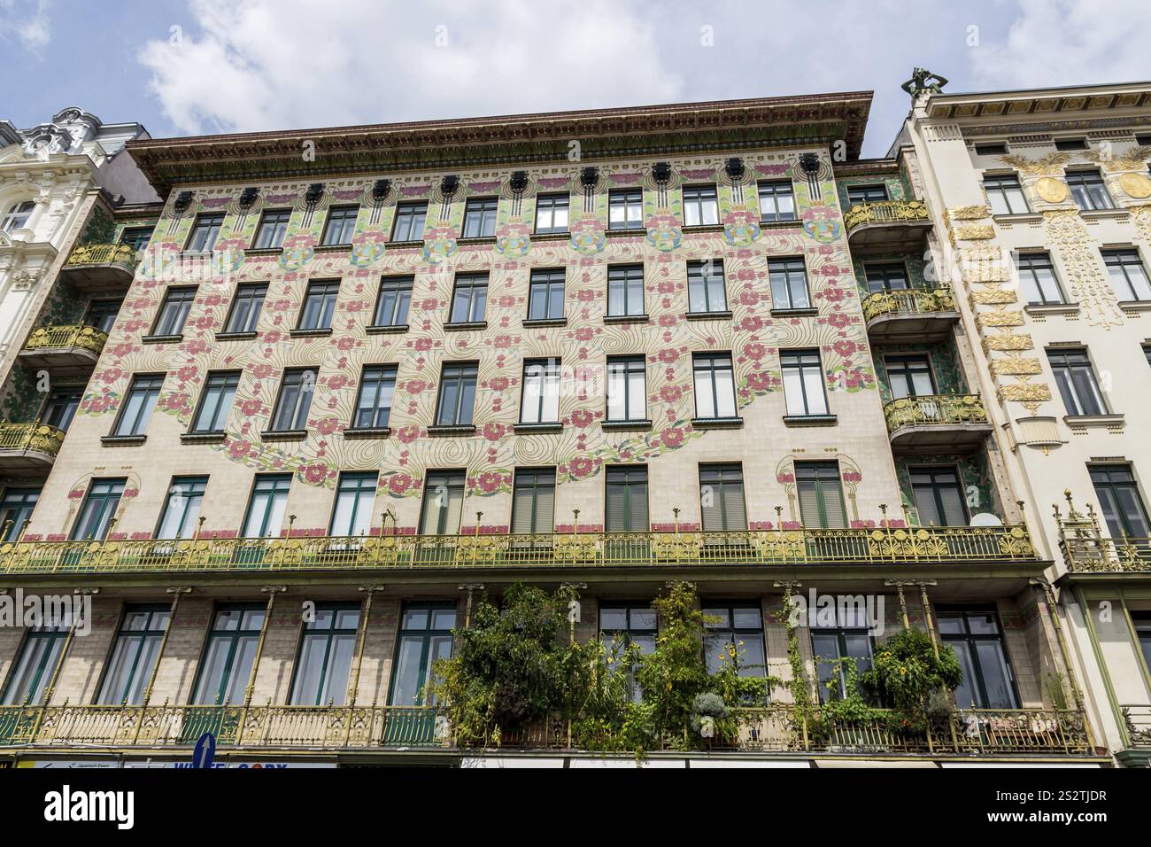 The Viennese row houses on Vienna's Naschmarkt. Architecture by Otto ...