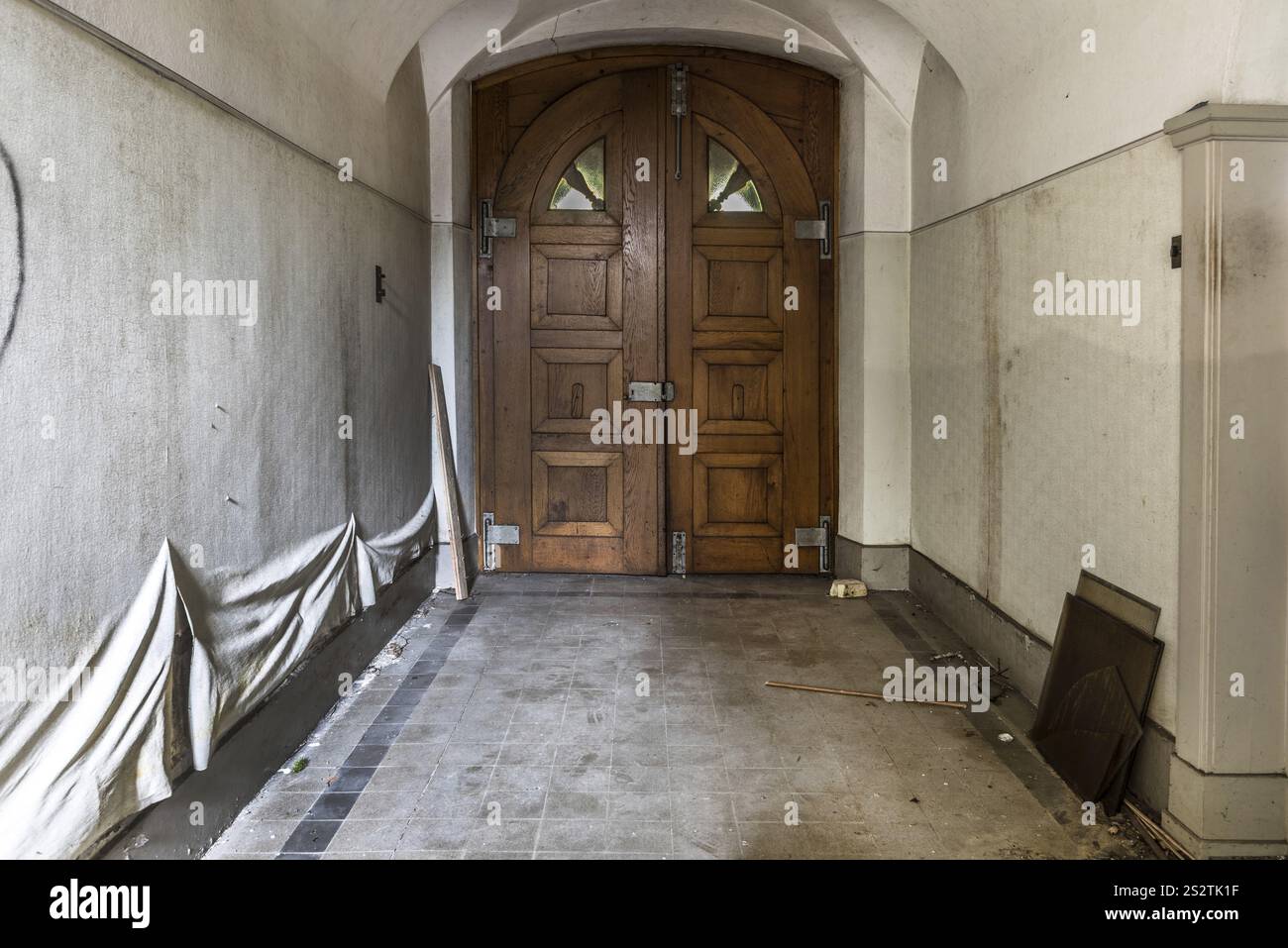 The entrance door of the former factory owner's villa Sonnenheim ...