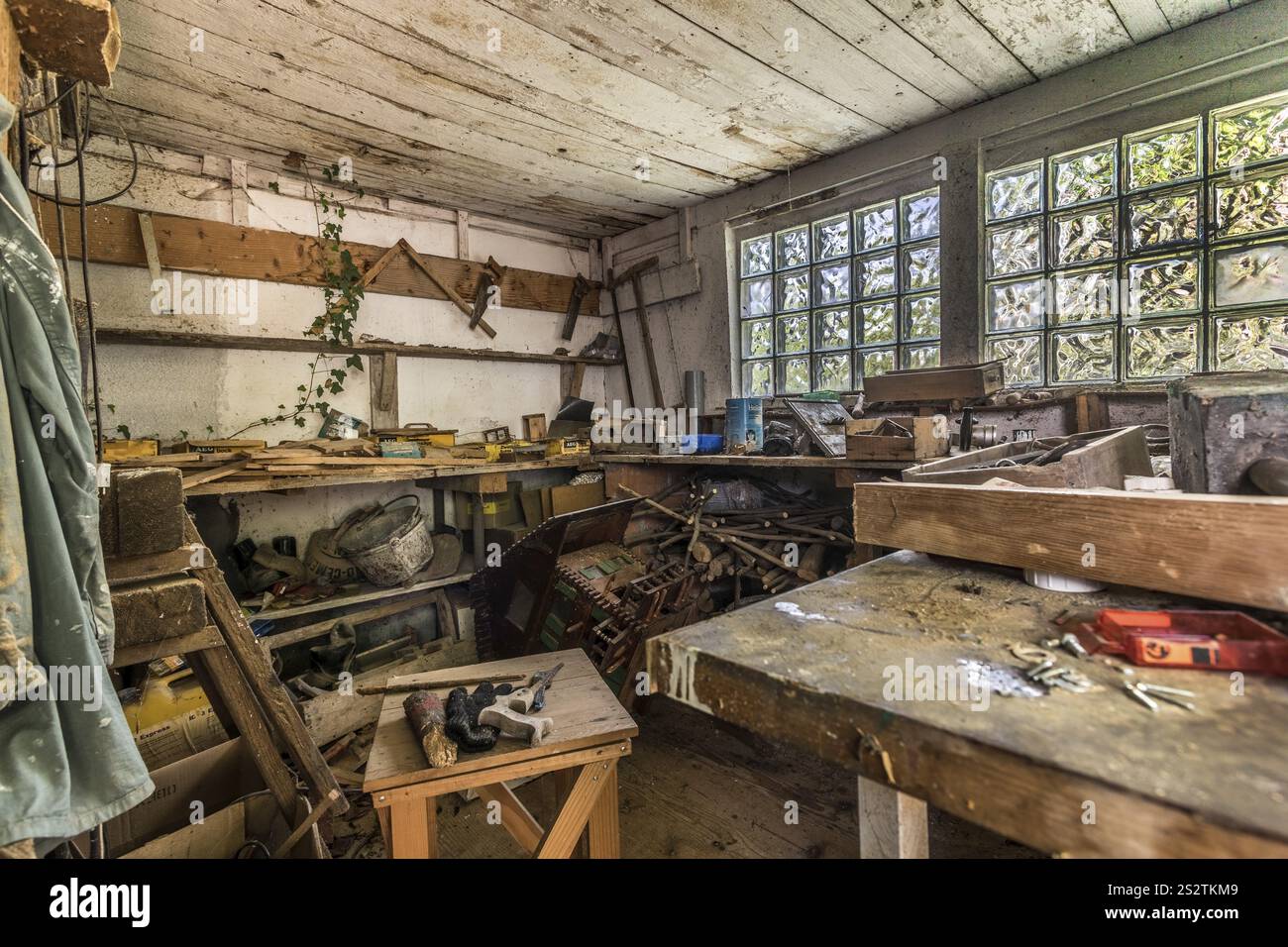 Impressions of an outbuilding of the former factory owner's villa ...