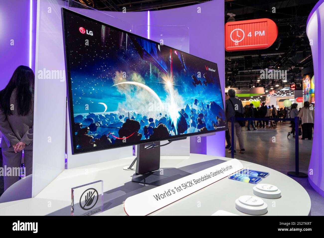 IMAGE DISTRIBUTED FOR LG - LG UltraGear OLED Bendable Gaming Monitor is ...
