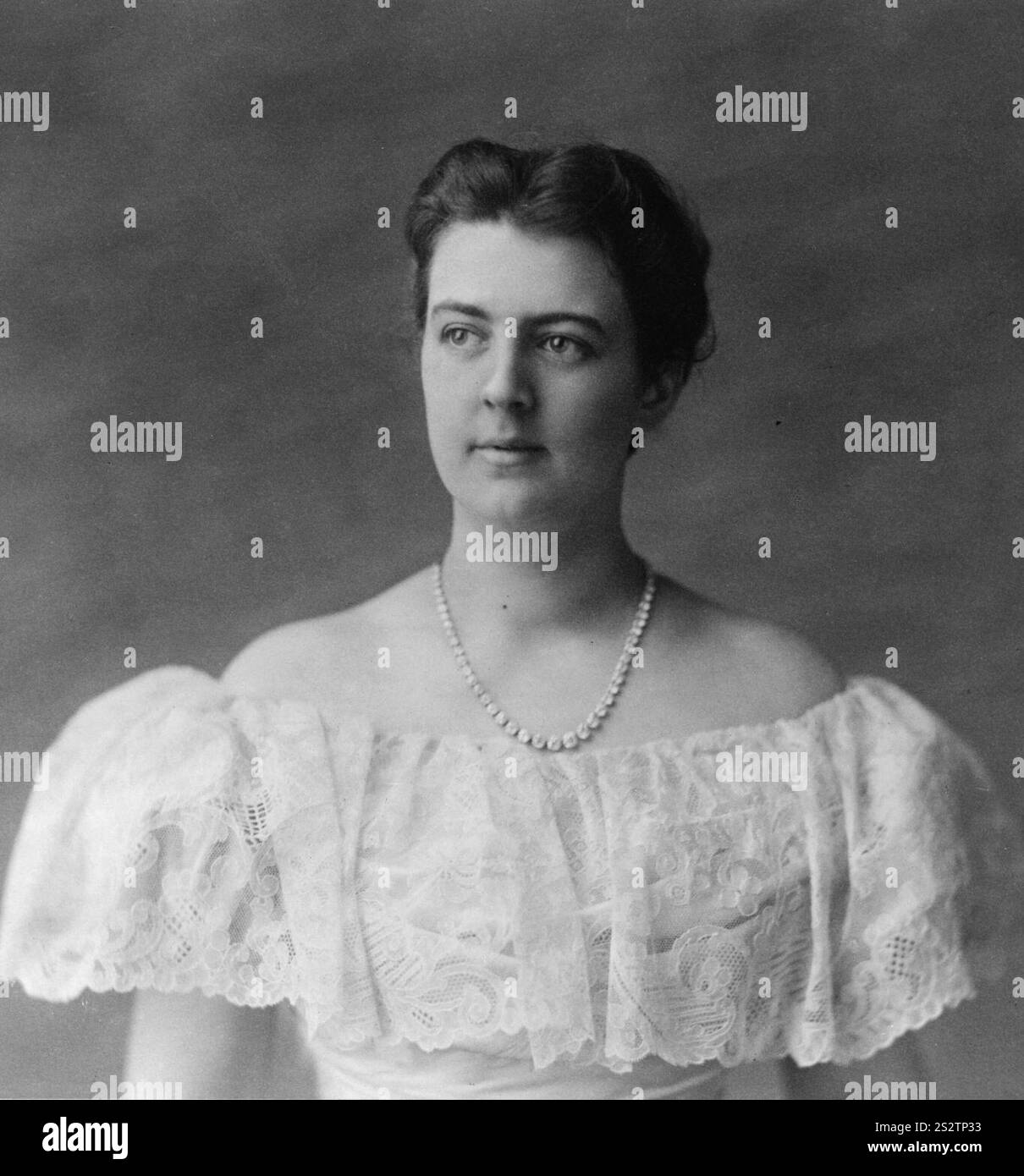 Frances F. Cleveland, head-and-shoulders portrait, facing left Stock ...