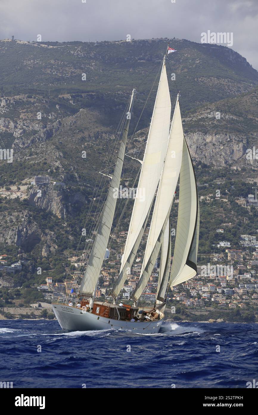 Topsail schooner hi-res stock photography and images - Alamy