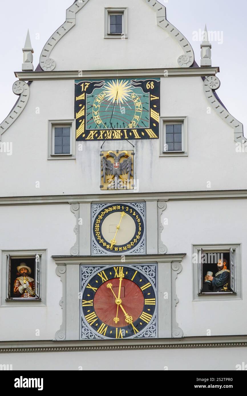Town clock on the facade of the Ratstrinkstube, art clock with figures ...