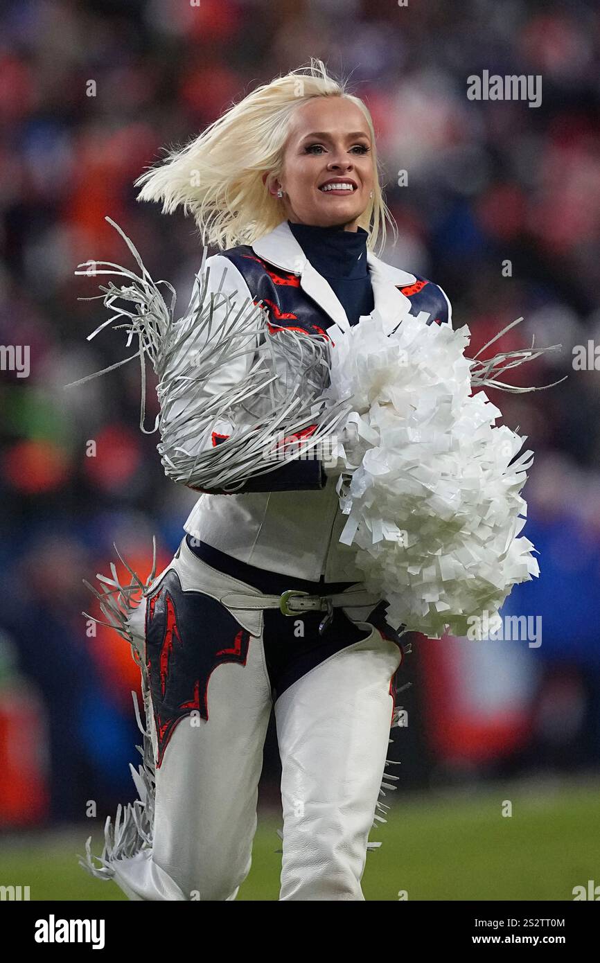 The Denver Bronco Cheerleaders perform during a timeout against the ...