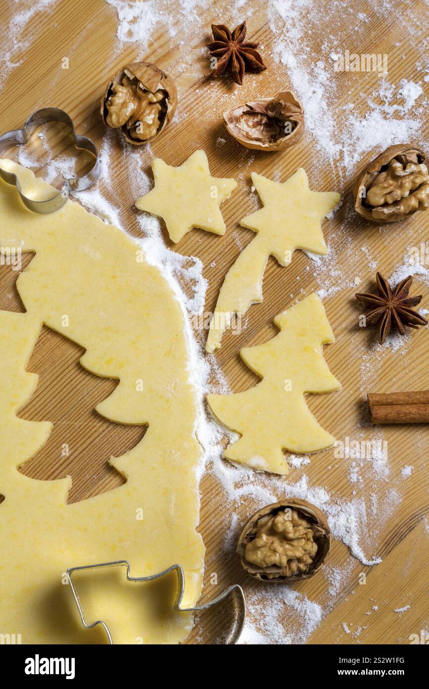 Baking biscuits and biscuits for Christmas. Advent anticipation ...