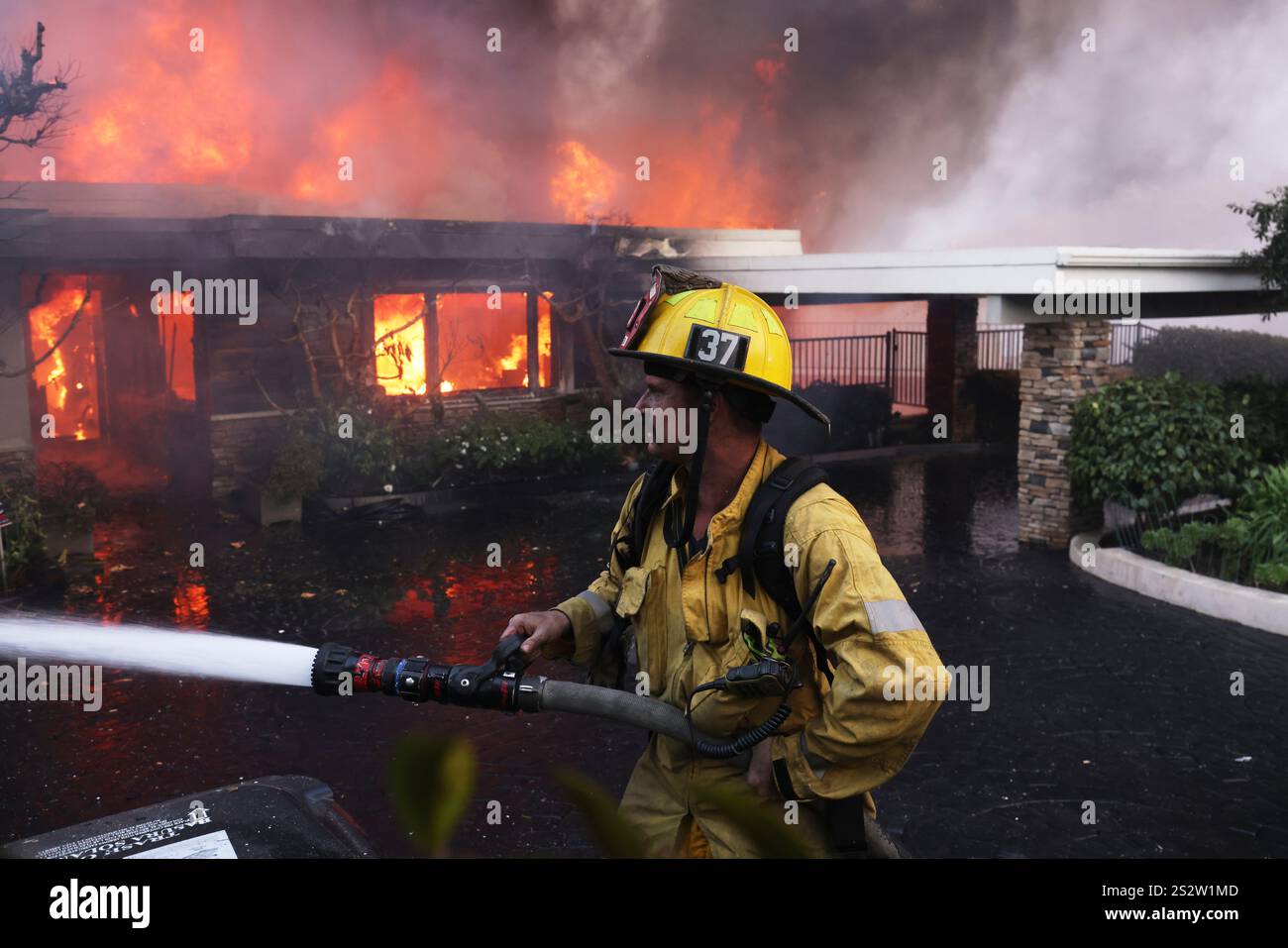 CORRECTS BYLINE FROM ETIENNE LAURENT TO ETHAN SWOPE - A firefighter ...