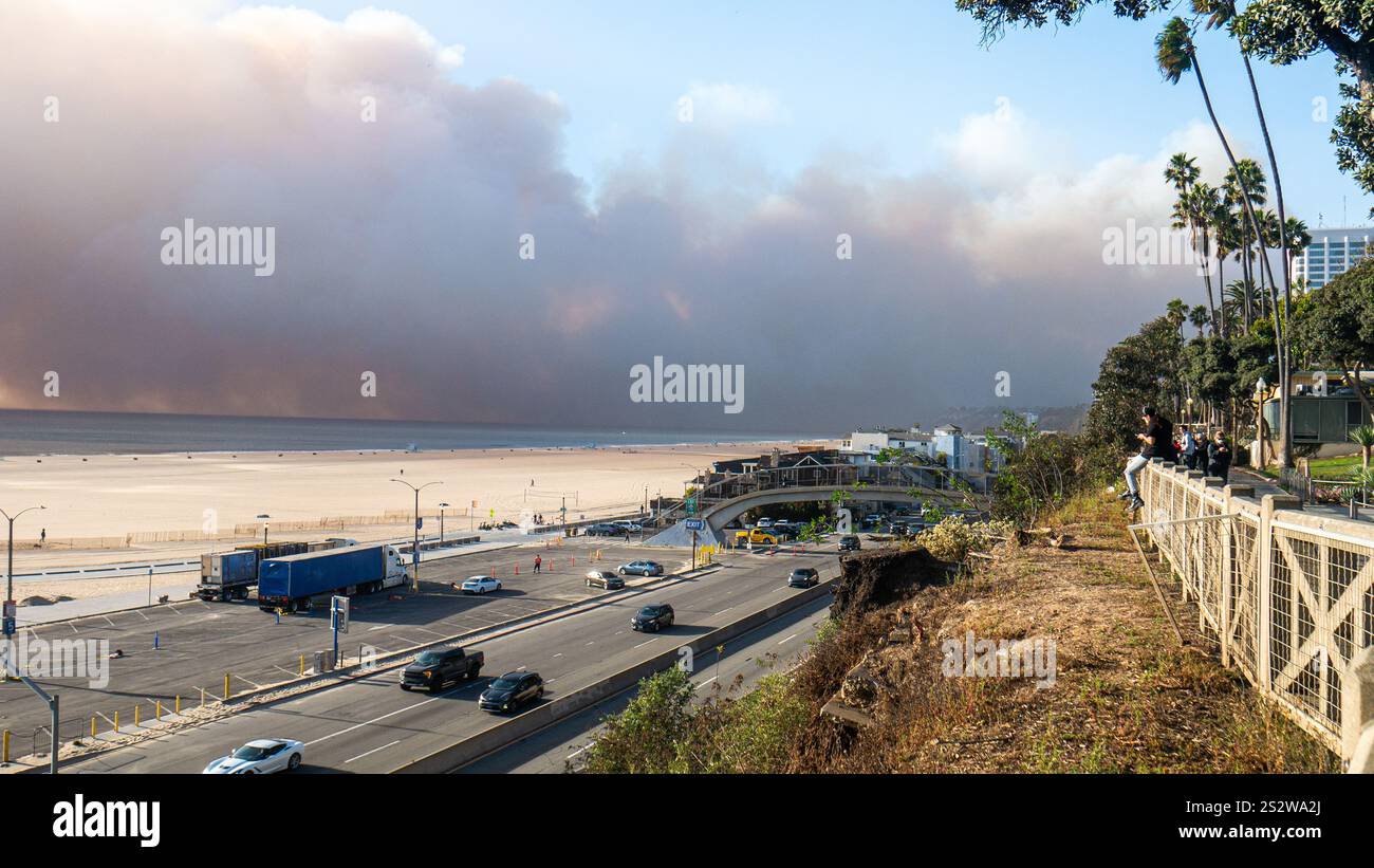 Los Angeles, USA. 7th January, 2025. Smoke from he Pacific Palisades ...