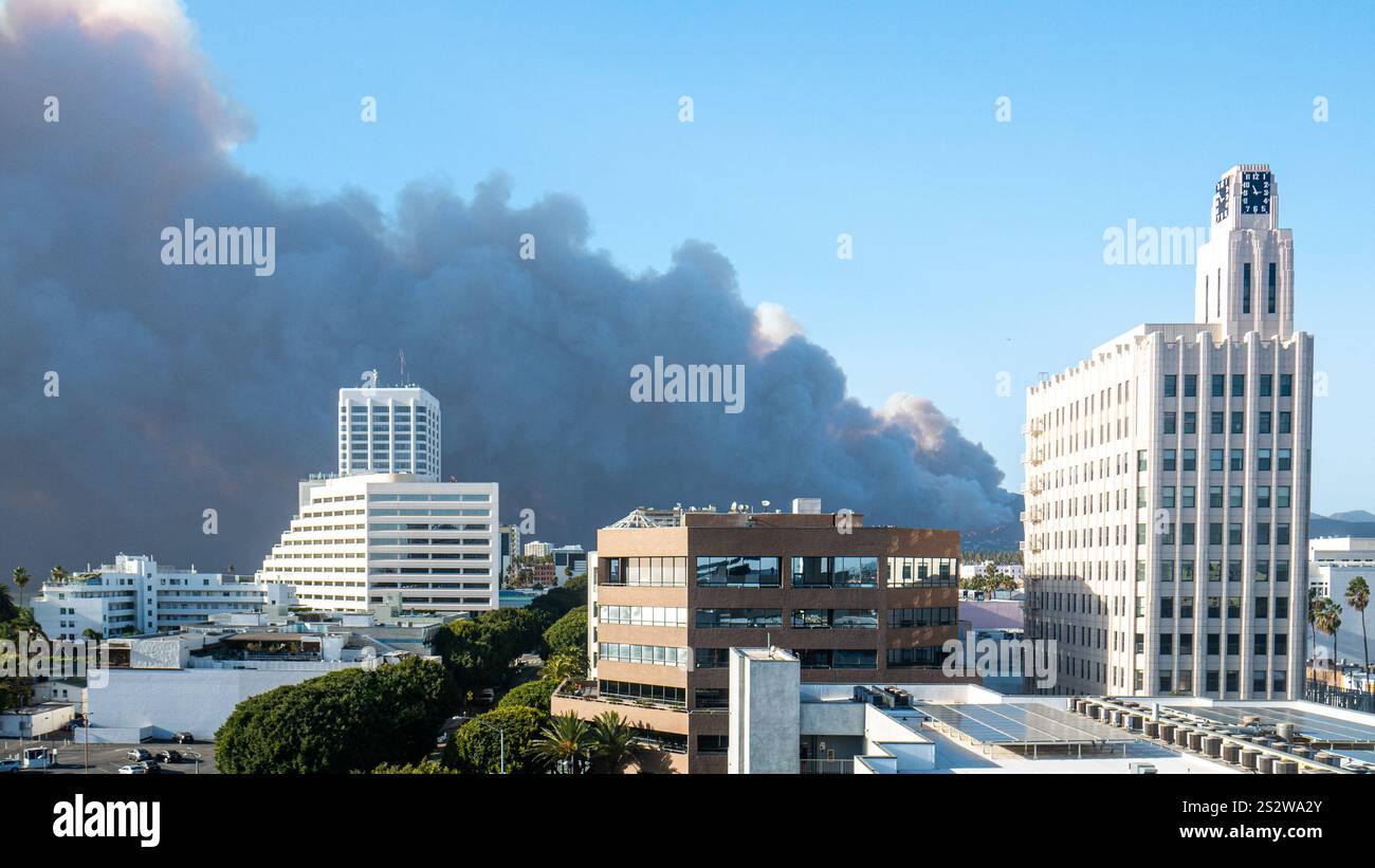 Los Angeles, USA. 7th January, 2025. The Pacific Palisades fire burns ...