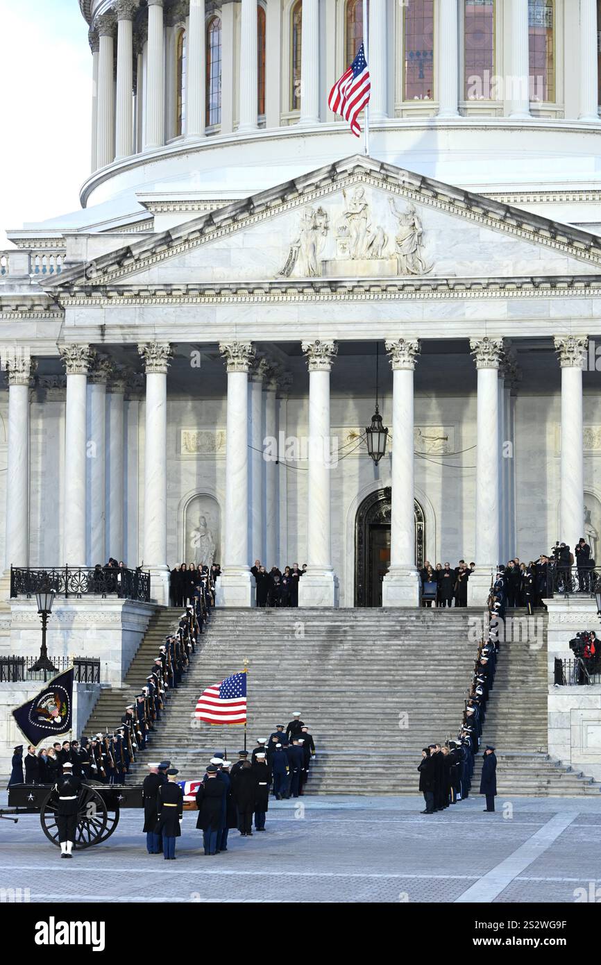 Washington, USA.7th January 2025. US military joint force pallbearers ...
