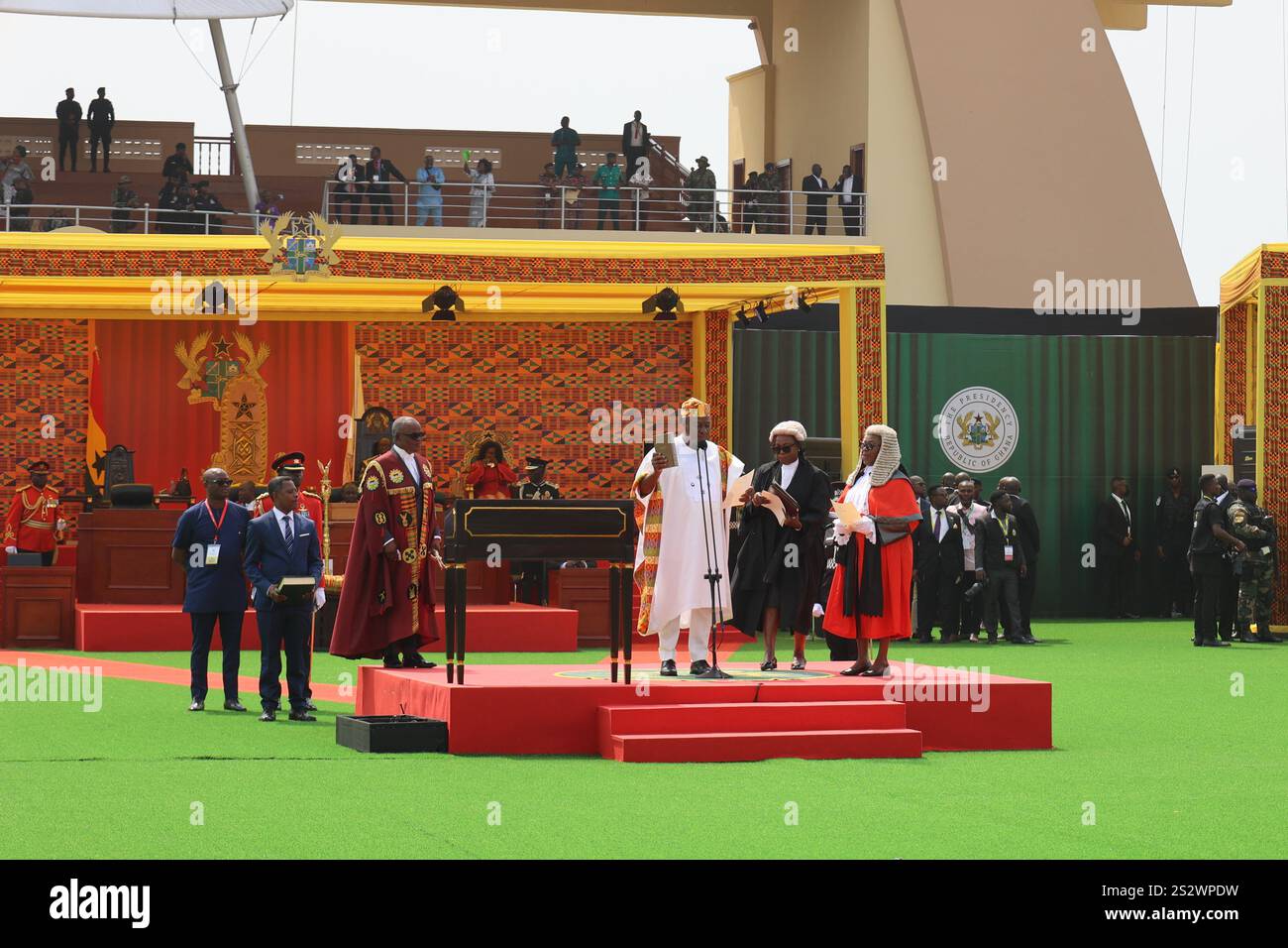 John mahama sworn hi-res stock photography and images - Alamy