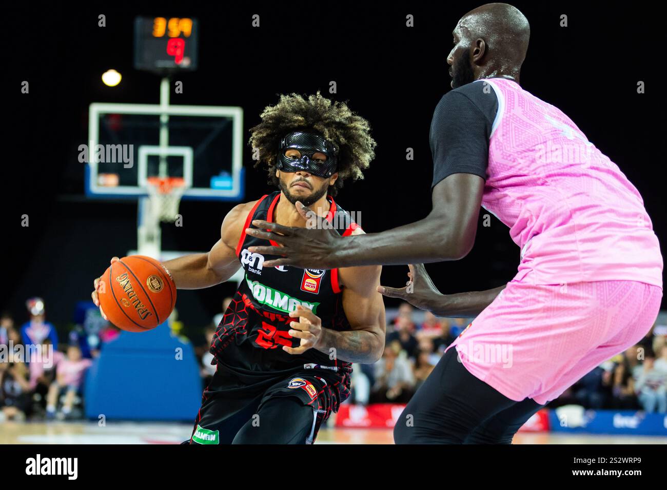 Auckland, New Zealand . 05th Jan, 2025. Perth Wildcats Keanu Pinder in ...
