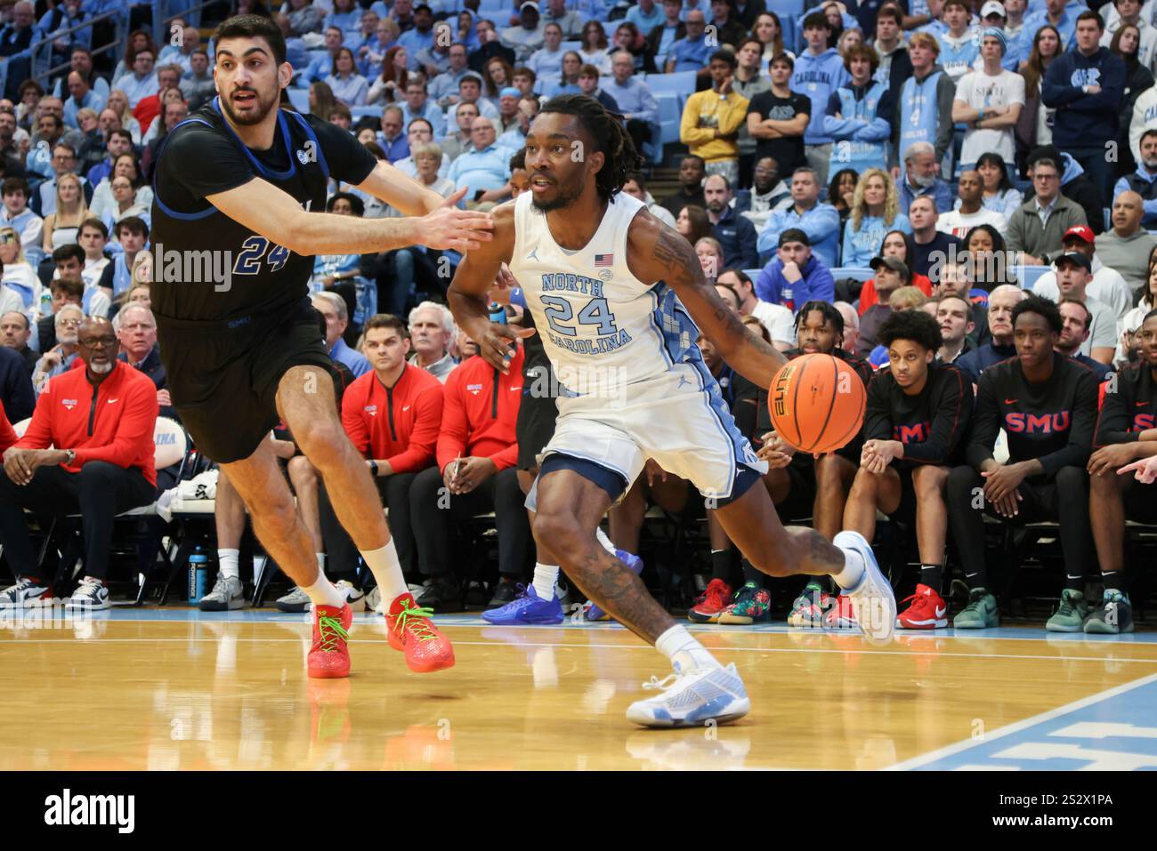 CHAPEL HILL, NC - JANUARY 07: North Carolina Tar Heels forward Jae'Lyn ...