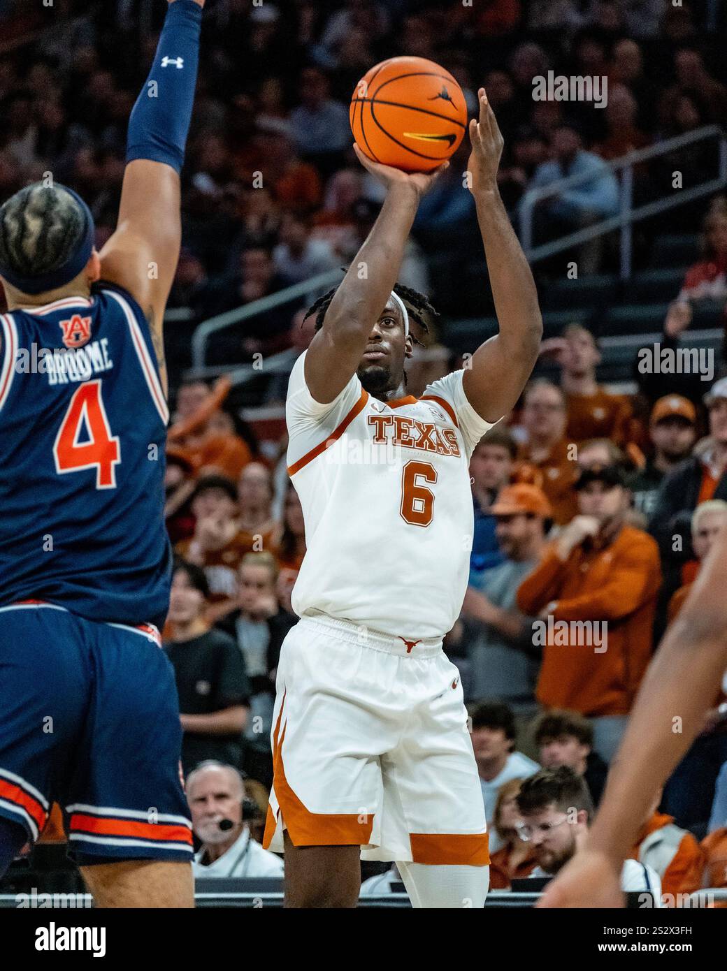 Austin, USA. 07th Jan, 2025. Jan 7, 2025. Arthur Kaluma (6) of the ...