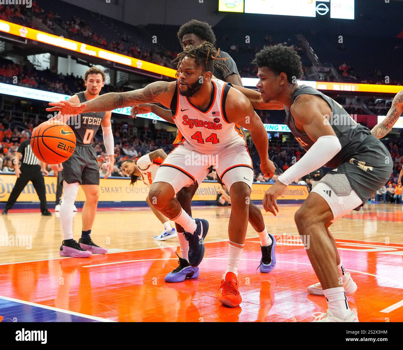 SYRACUSE, NY - JANUARY 07: Syracuse Orange Center Eddie Lampkin Jr. (44 ...