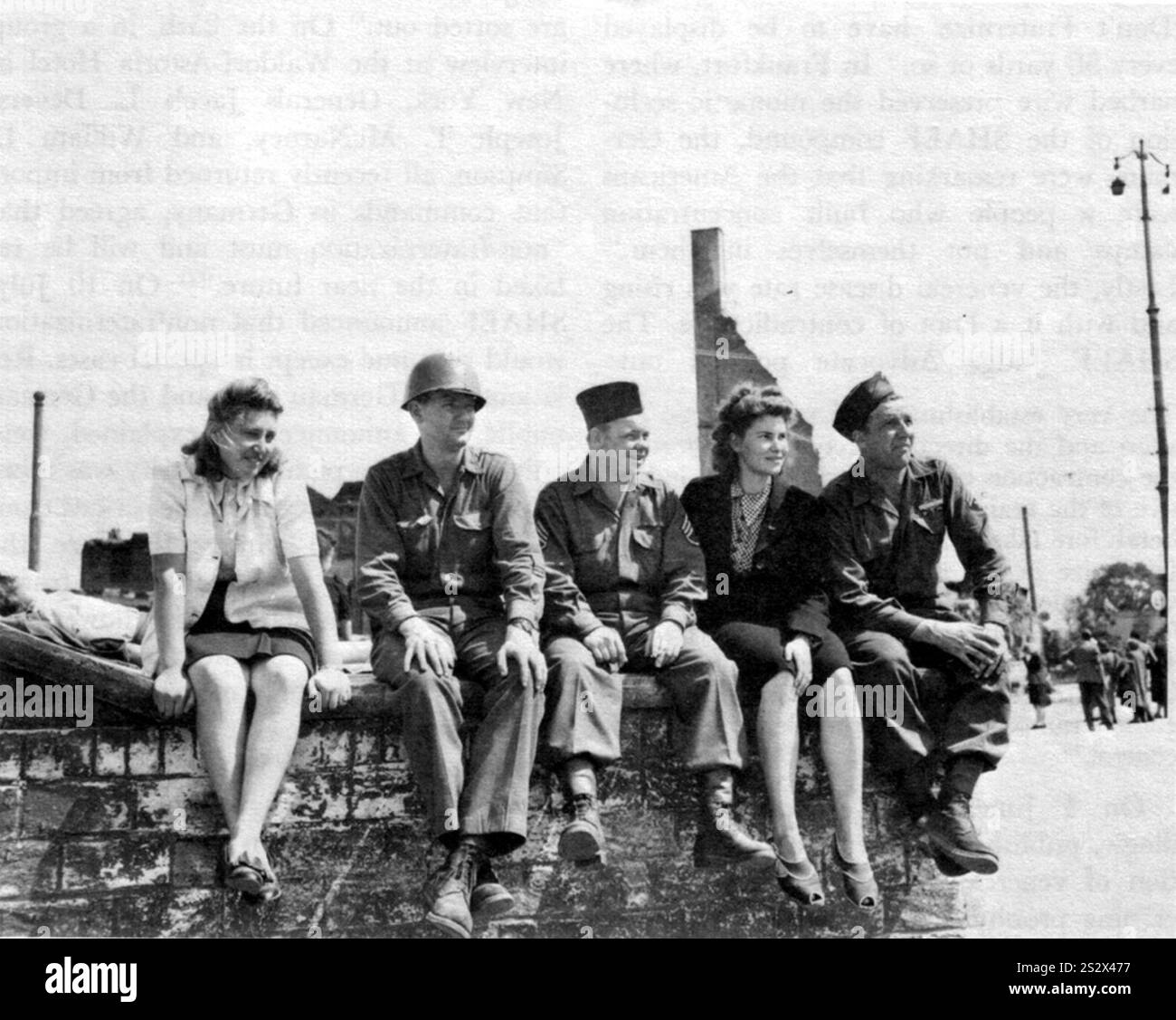 Fraternization hi-res stock photography and images - Alamy