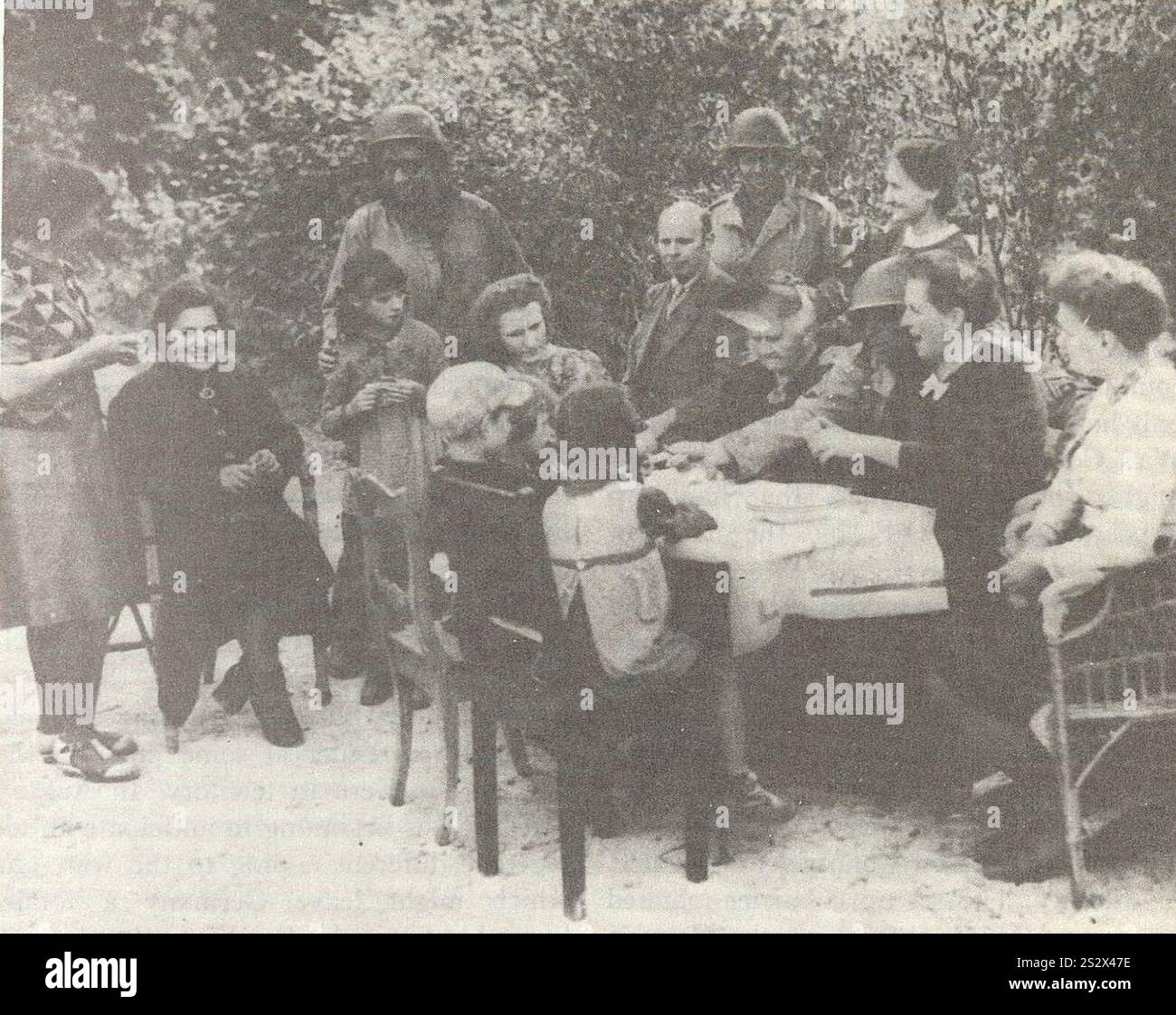 Fraternization hi-res stock photography and images - Alamy