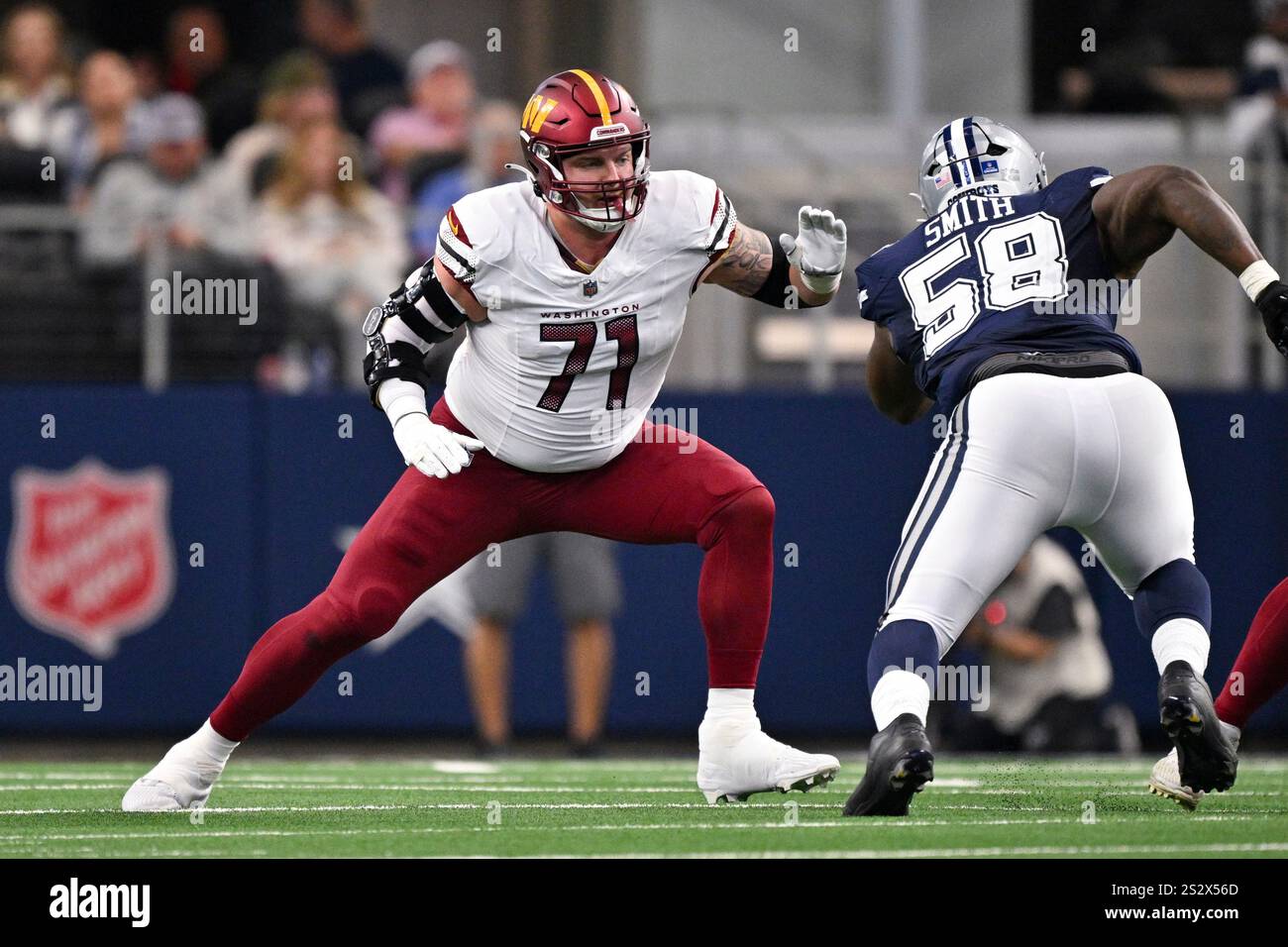 Washington Commanders guard Andrew Wylie (71) blocks the rush of Dallas ...