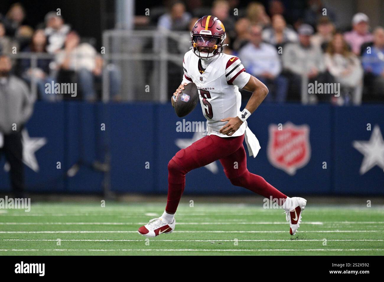 Washington Commanders quarterback Jayden Daniels (5) runs with the ball ...