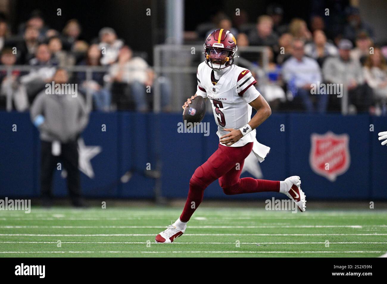 Washington Commanders quarterback Jayden Daniels (5) runs with the ball ...