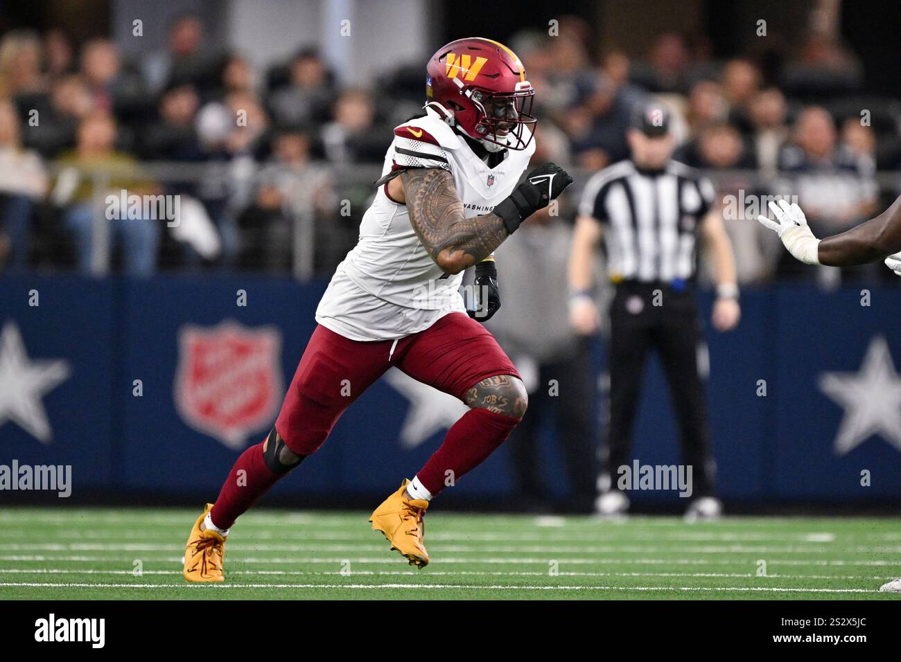 Washington Commanders linebacker Frankie Luvu (4) rushes the line ...
