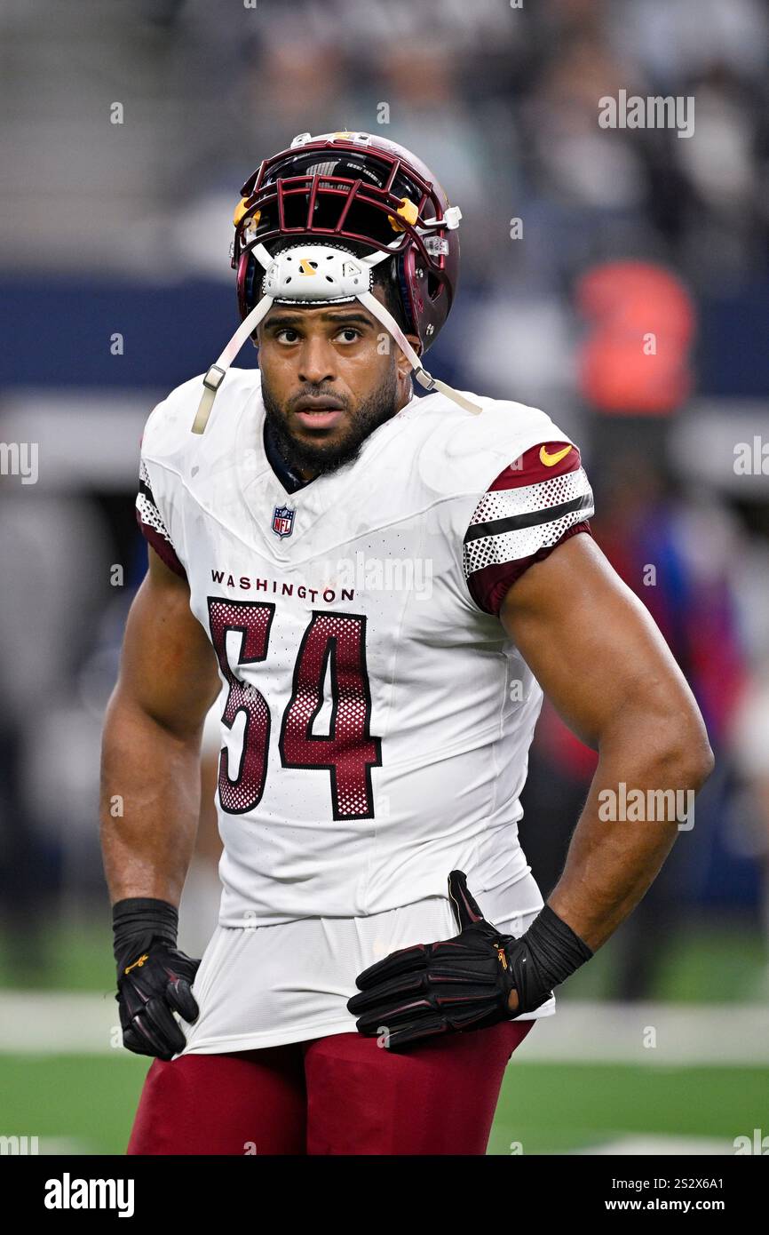 Washington Commanders linebacker Bobby Wagner (54) looks to the ...
