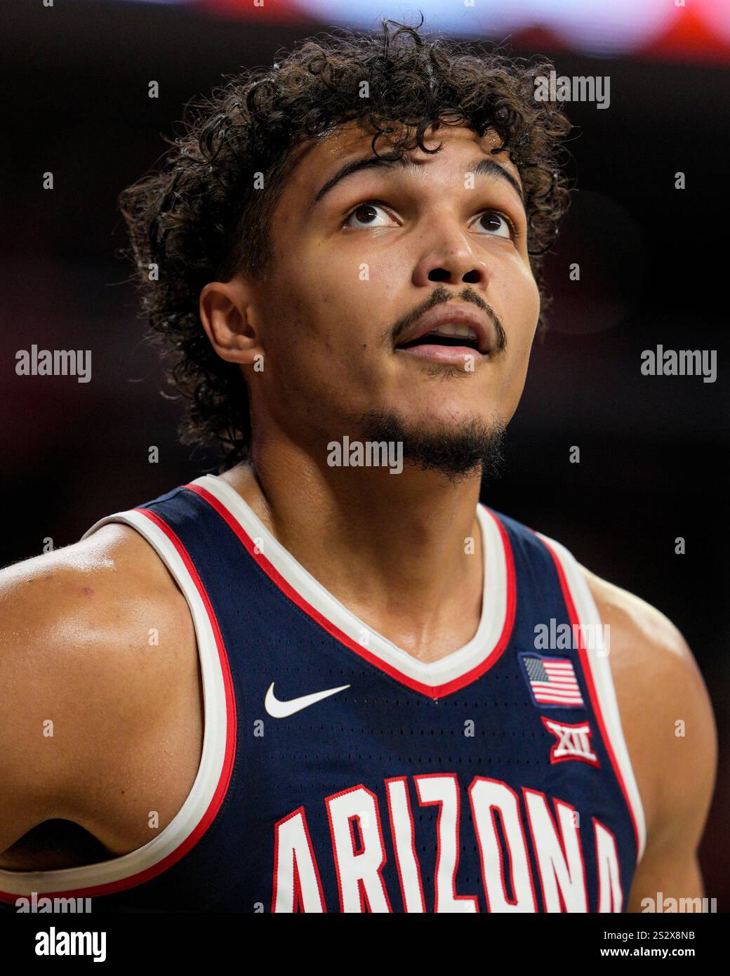 Arizona Wildcats forward Trey Townsend (4) plays during an NCAA college ...