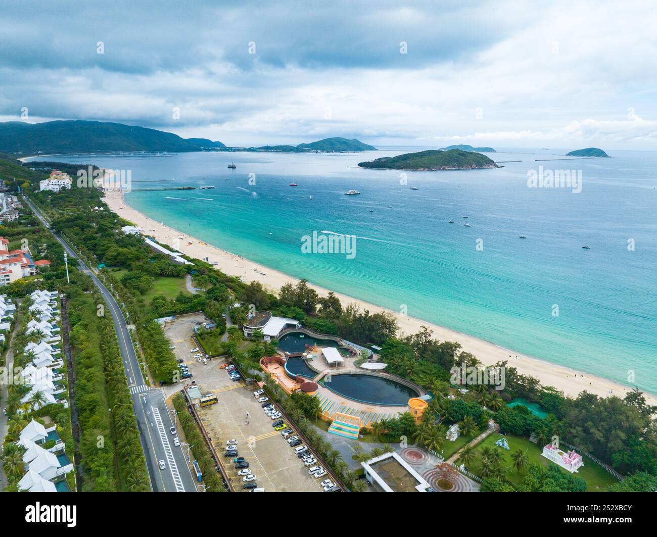Yalong Bay Tourist Resort, Sanya, Hainan Stock Photo - Alamy