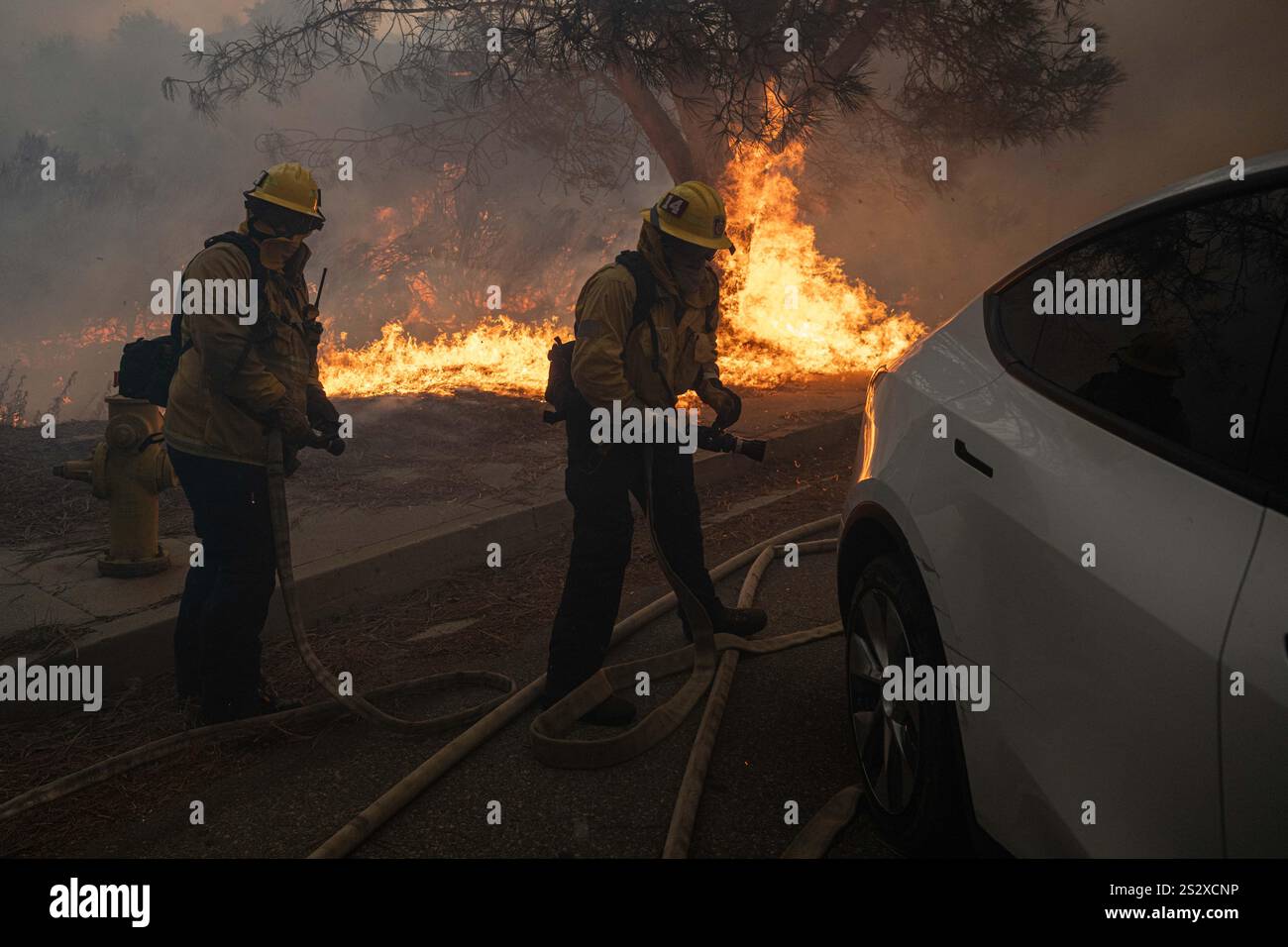 Paacific Palisades, United States. 07th Jan, 2025. Cal Firefighters ...