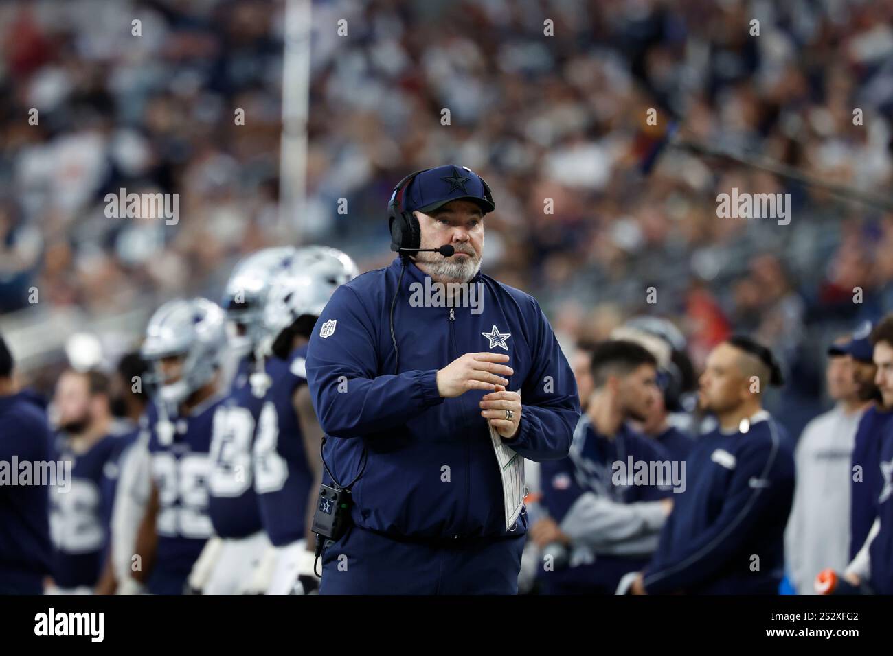 Dallas Cowboys head coach Mike McCarthy on the sidelines during a NFL ...