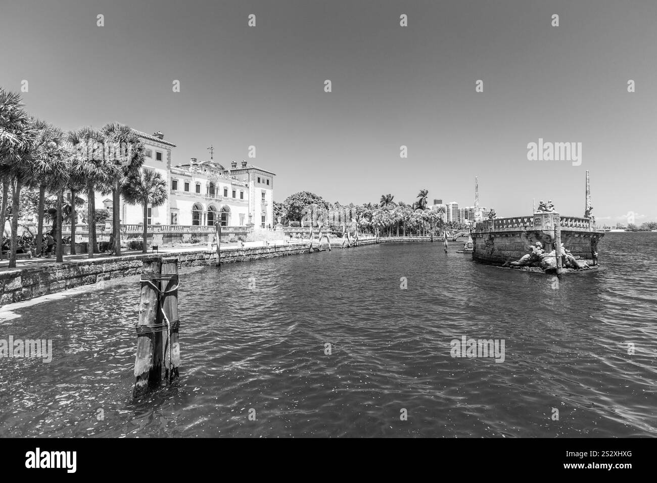 Ship in dock under Black and White Stock Photos & Images - Alamy