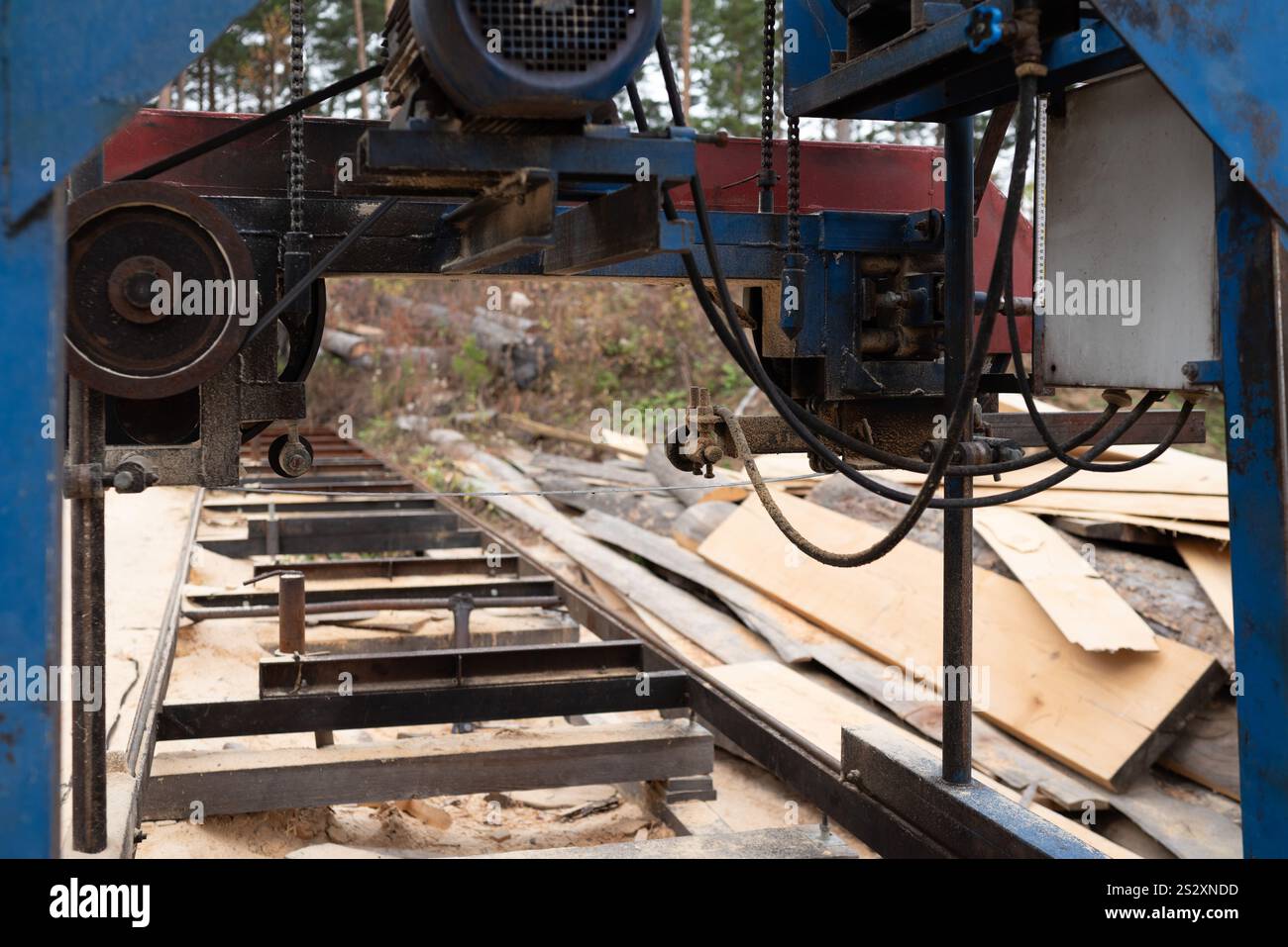 Logs machine sawing sawmill hi-res stock photography and images - Alamy