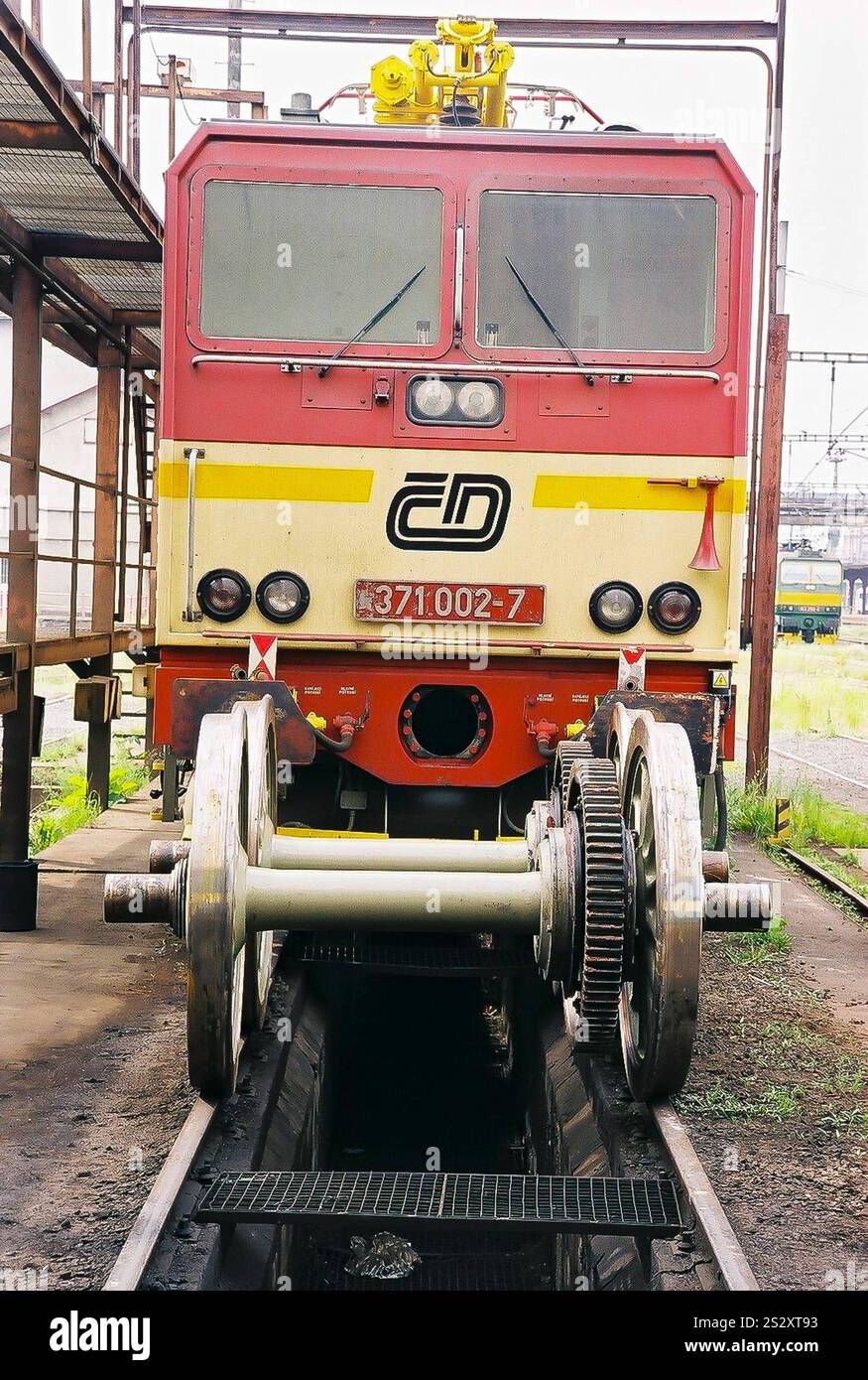 Fahrt entlang der Nordbahn electric locomotive 371 002-7 operated by cd ...