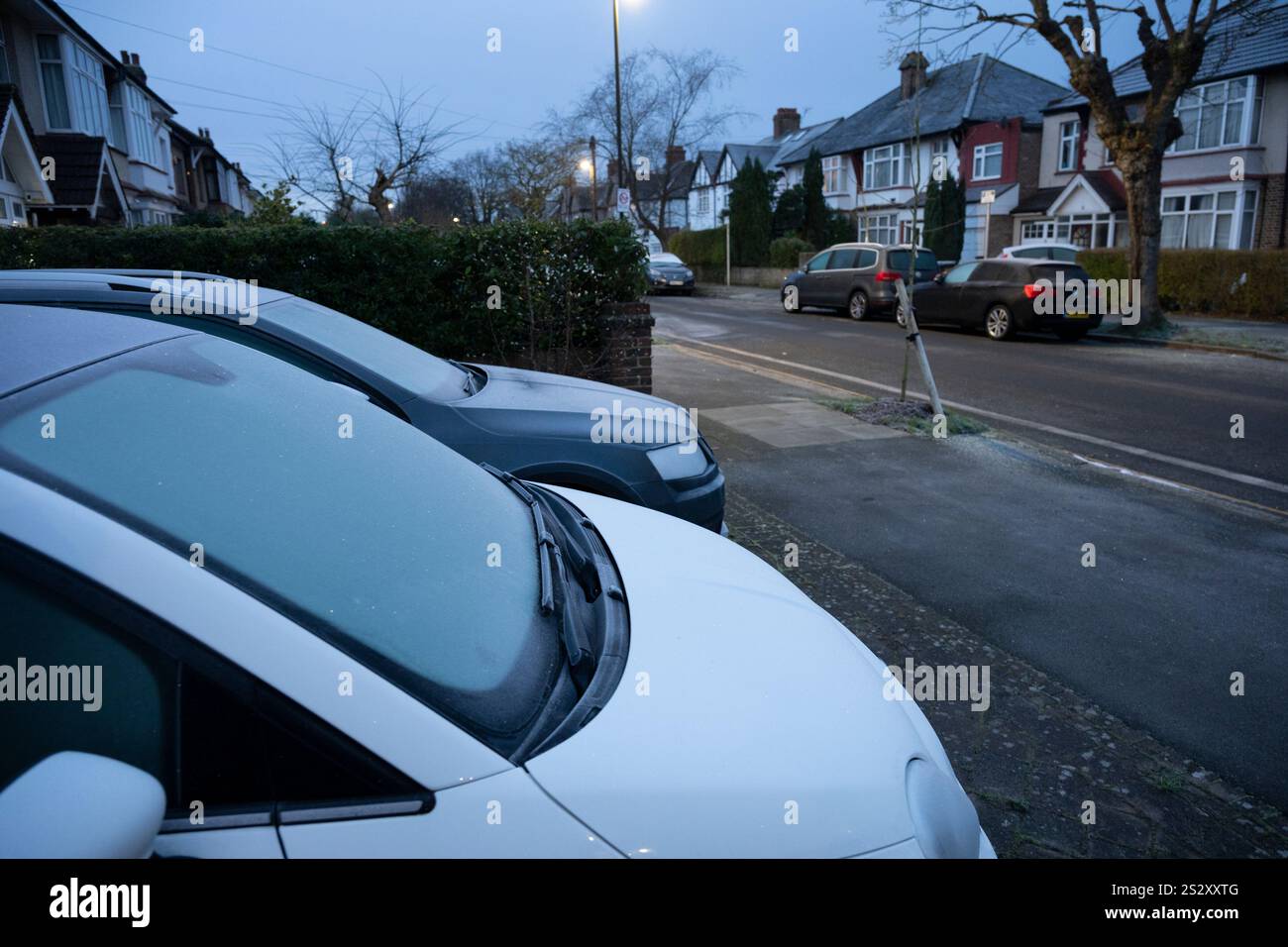 Wimbledon, London, UK. 8th Jan, 2024. London wakes up to a hard frost ...