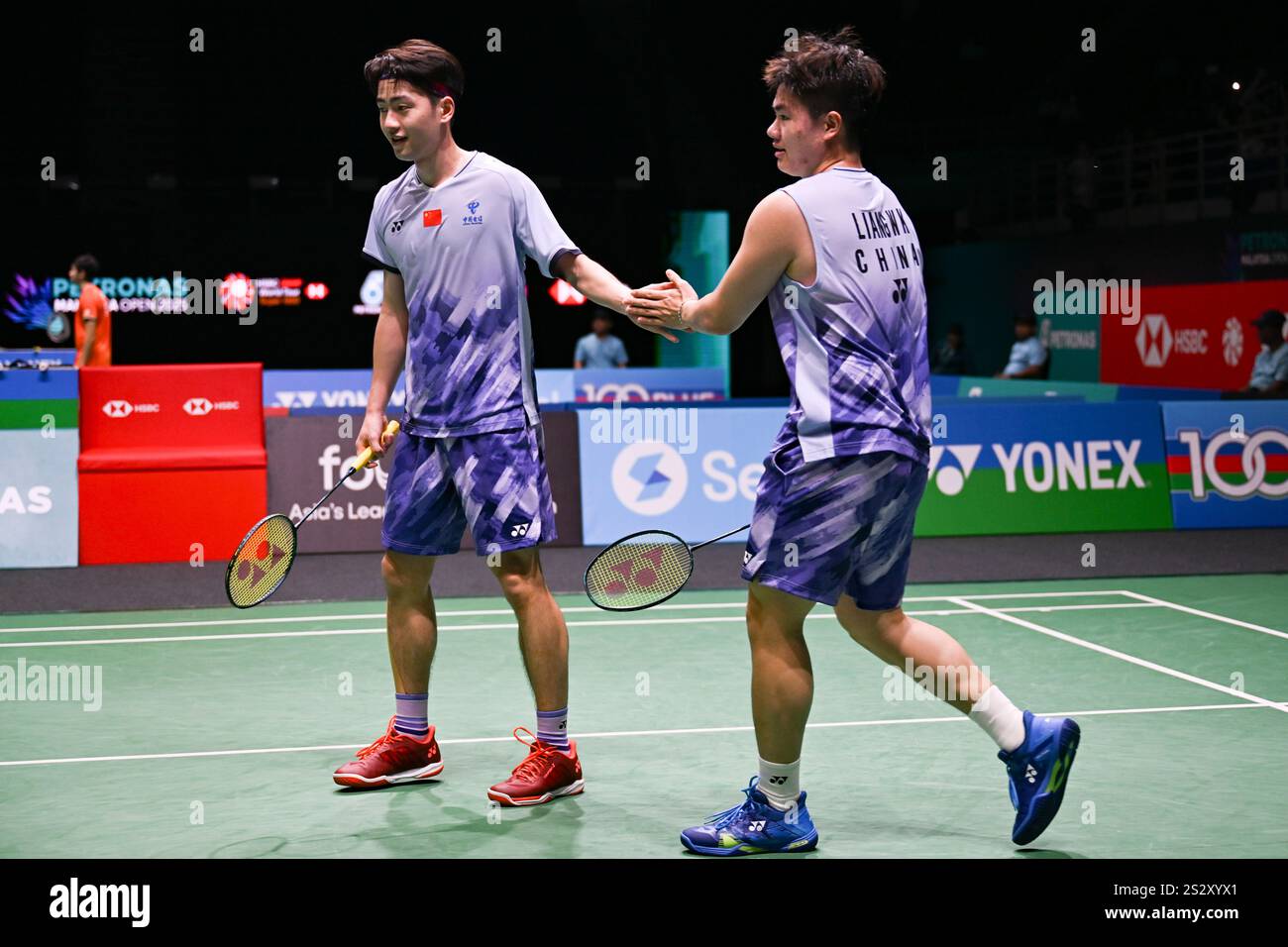 Kuala Lumpur, Malaysia. 8th Jan, 2025. Liang Weikeng (R)/Wang Chang of ...