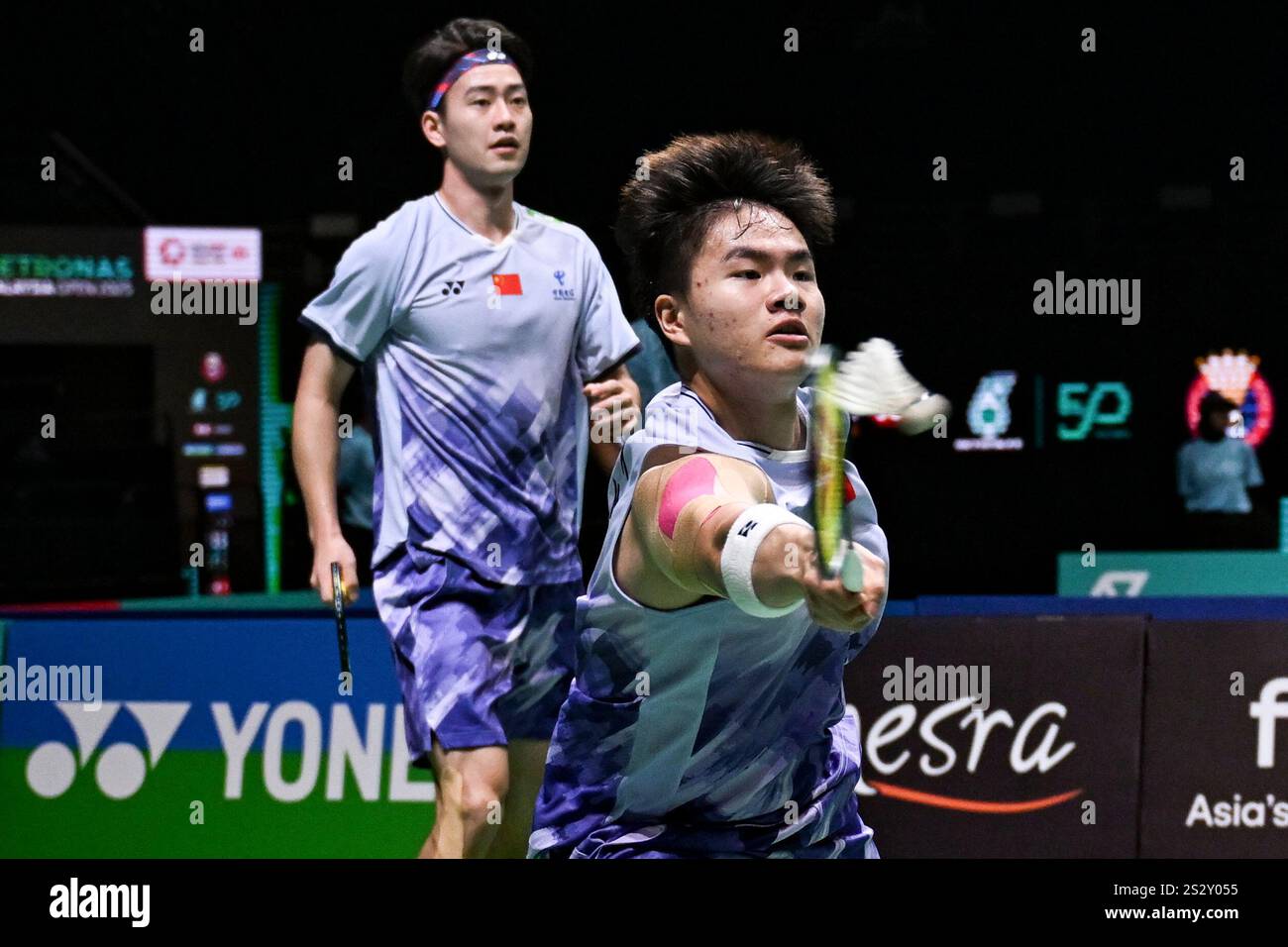 Kuala Lumpur, Malaysia. 8th Jan, 2025. Liang Weikeng (front)/Wang Chang ...